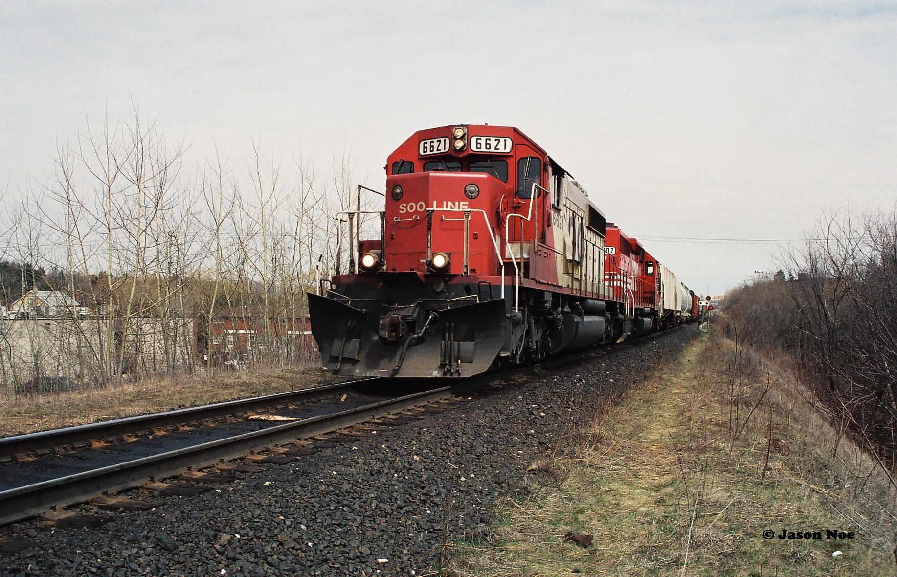 Railpictures.ca - Jason Noe Photo: With a friendly wave from the ...