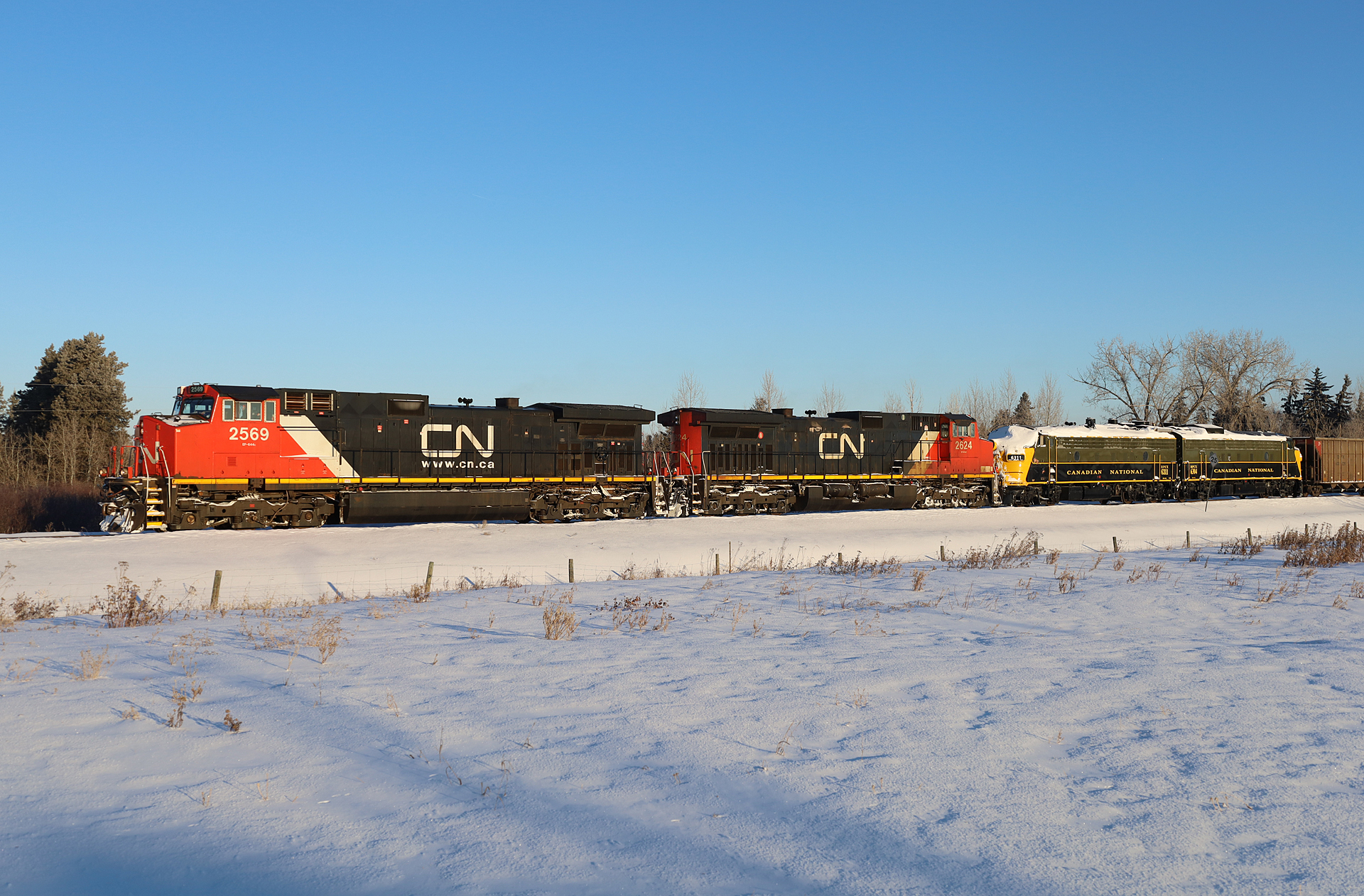 Railpictures.ca - Rob Eull Photo: CN L 55651 17 has just left the ...