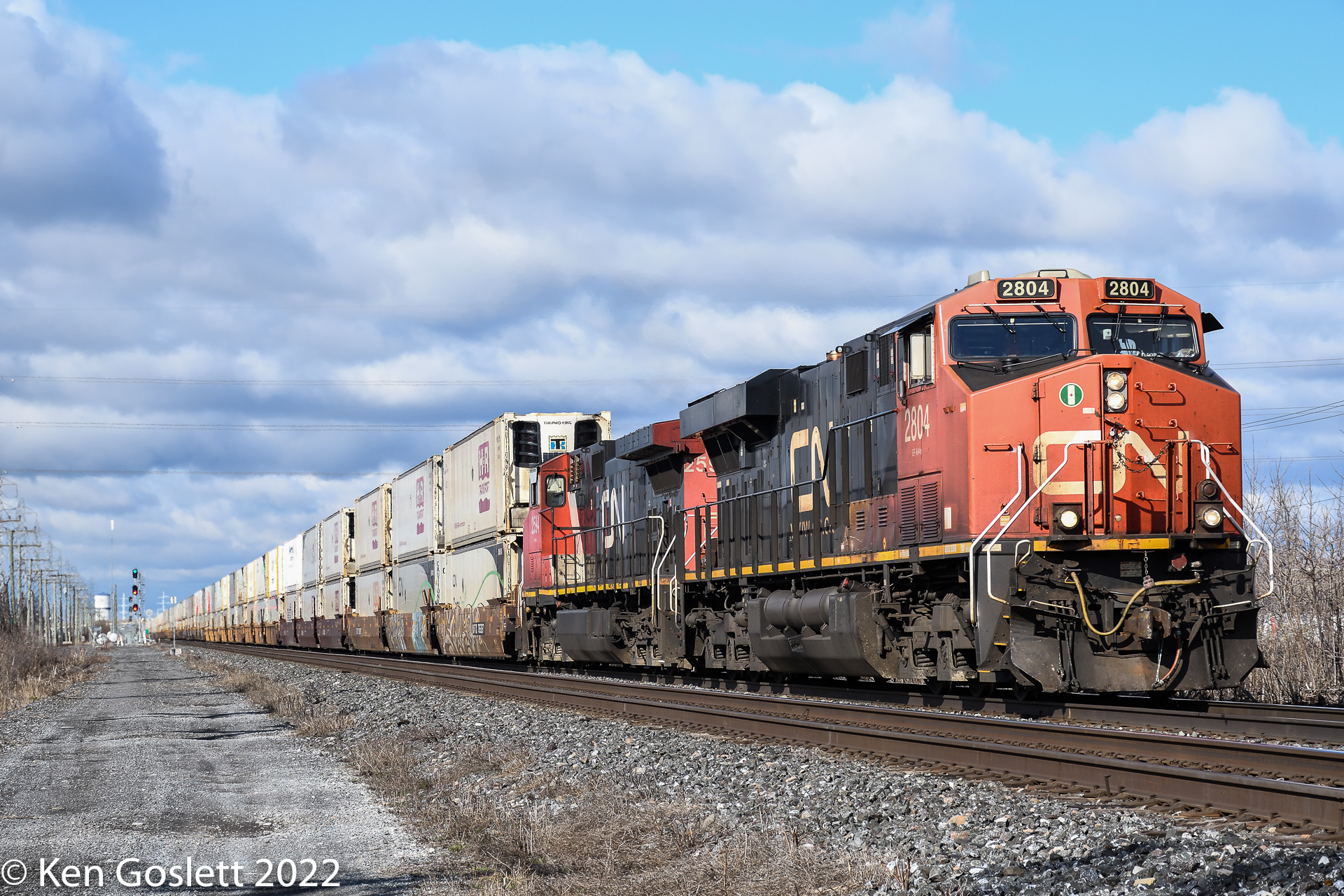 Railpictures.ca - Ken Goslett Photo: With stacks from western Canada ...