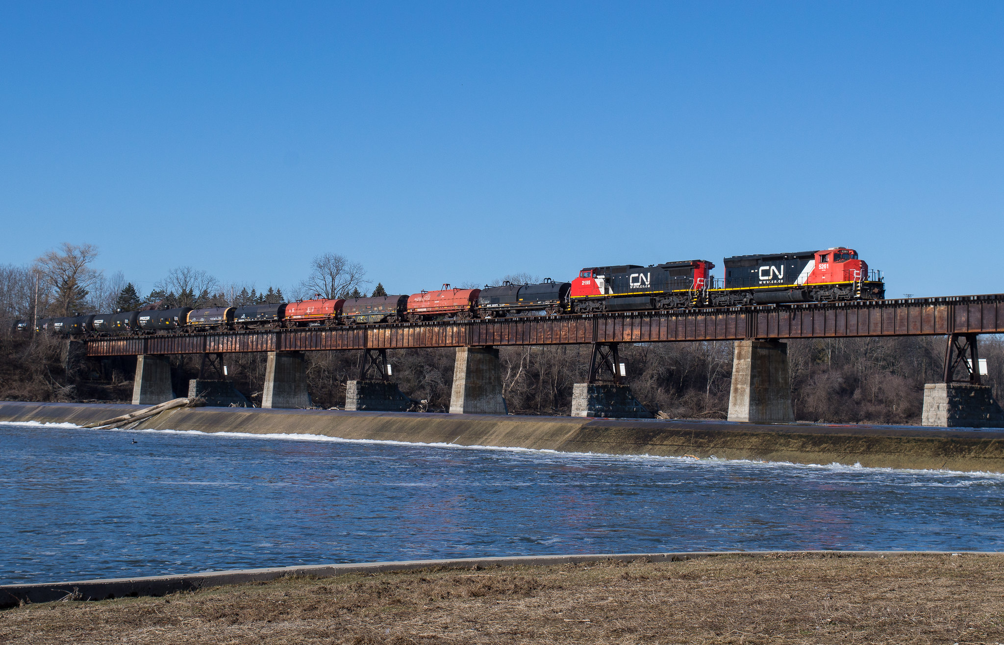 Railpictures.ca - Joseph Bishop Photo: CN A401 makes a rare daylight ...