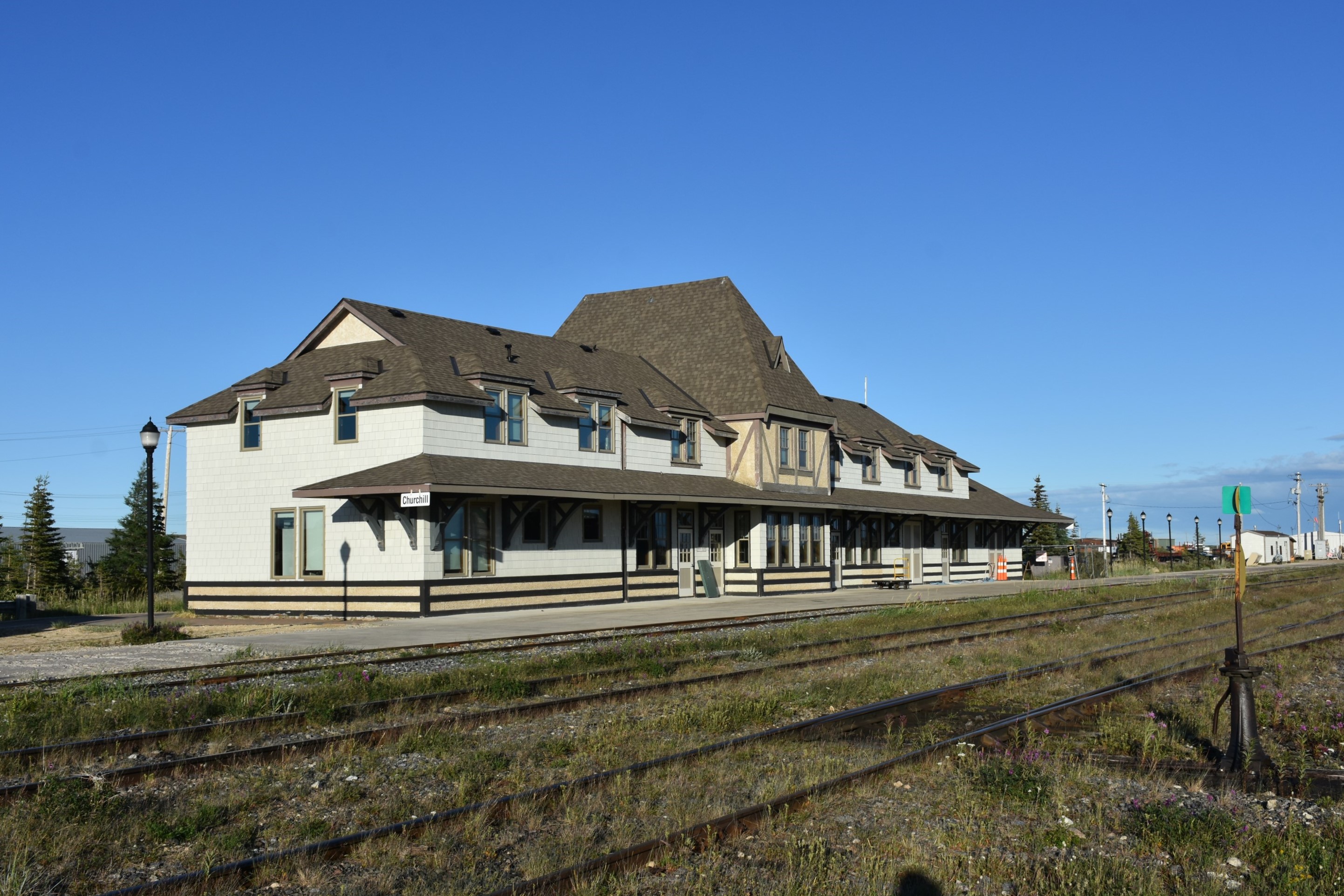 Railpictures.ca - Paul O'Shell Photo: Churchill, MB station is looking ...