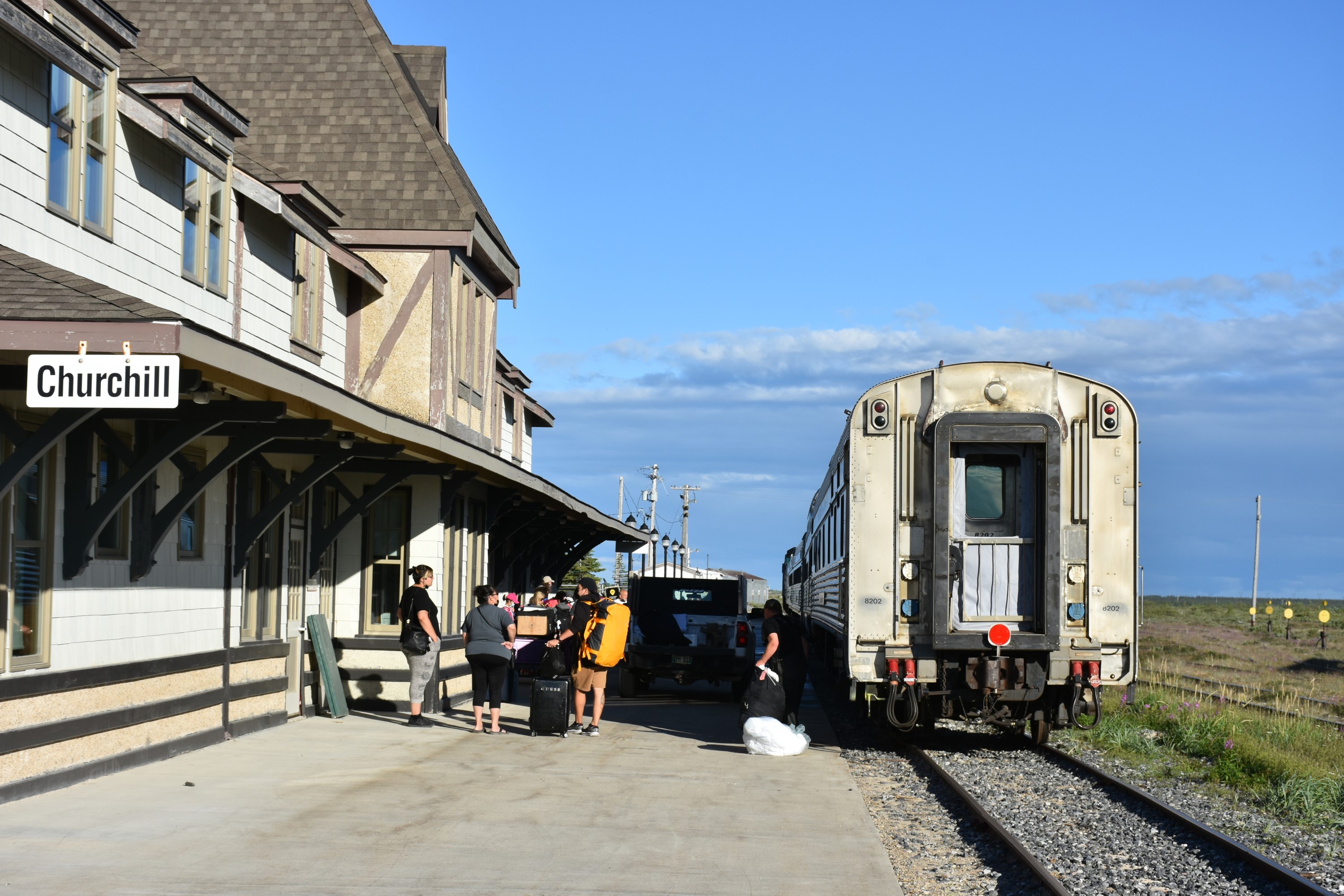 Railpictures.ca - Paul O'Shell Photo: VIA 693 had backed into Churchill ...