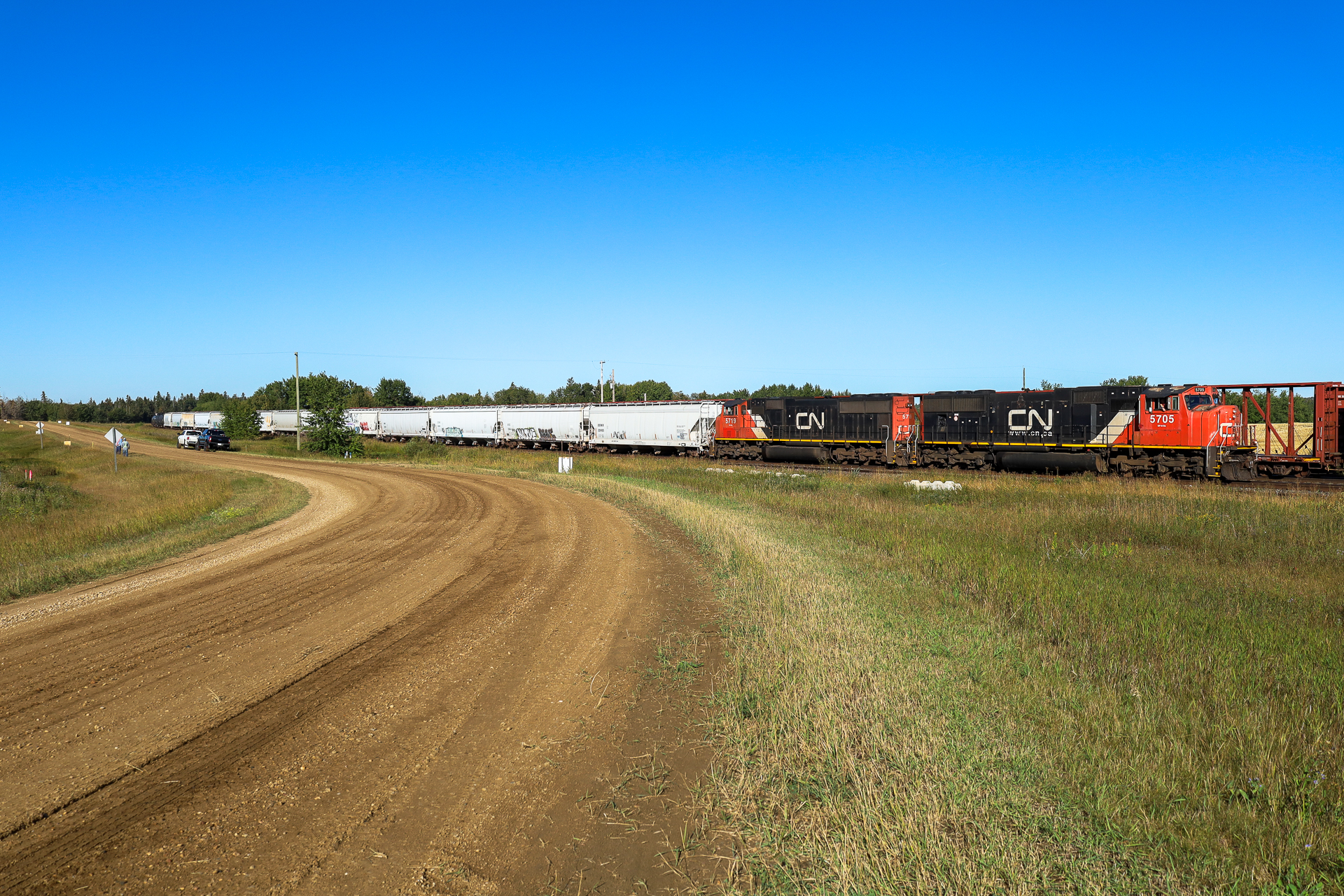 Railpictures.ca - Rob Eull Photo: CN 5705 and CN 5719 take off from ...