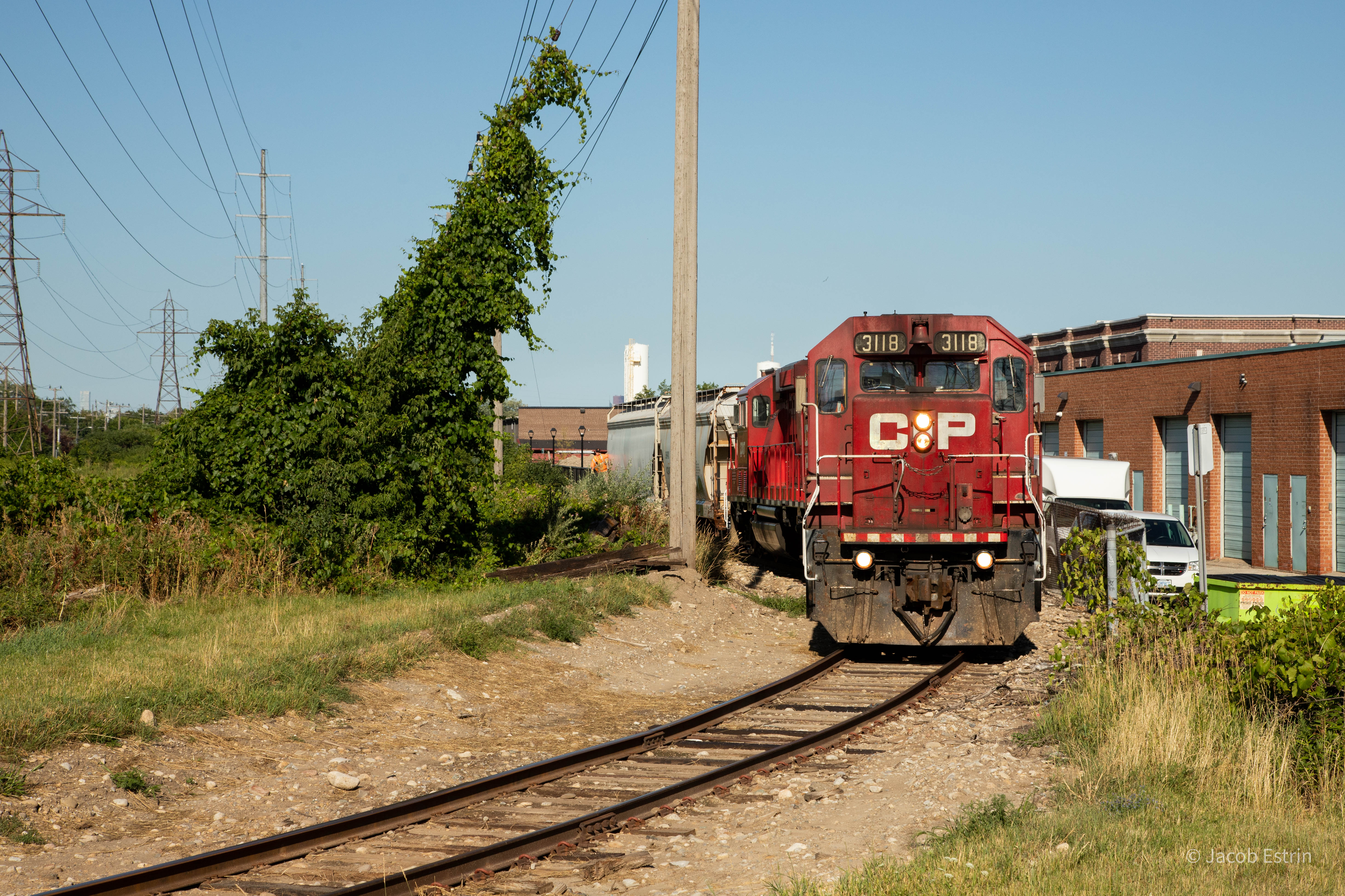 Railpictures.ca - J.E. Photo: After making lift of two cars at Korex ...