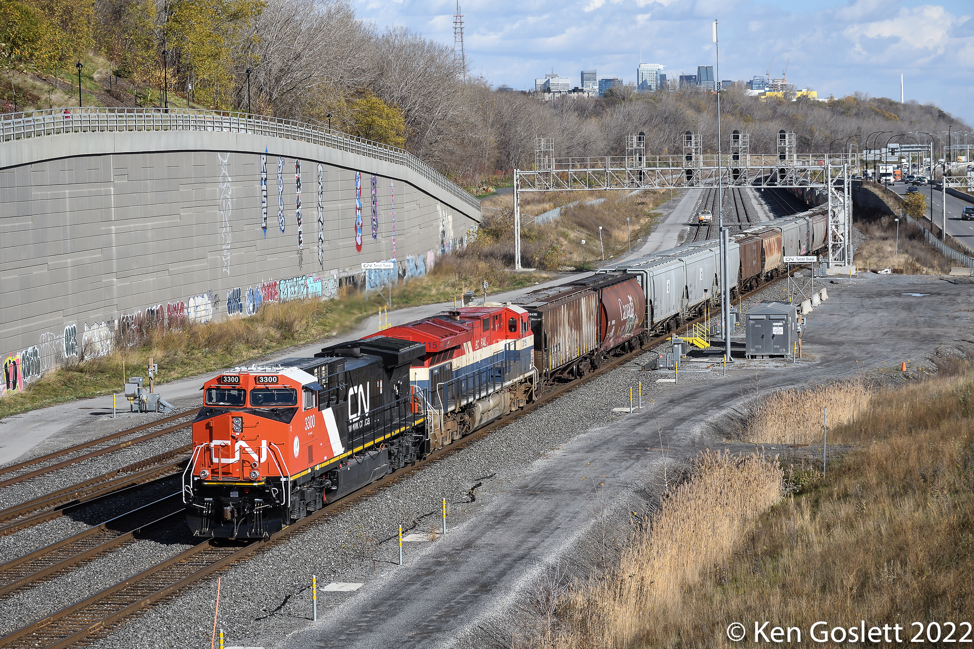 Railpictures.ca - Ken Goslett Photo: Grain empties from Quebec City ...