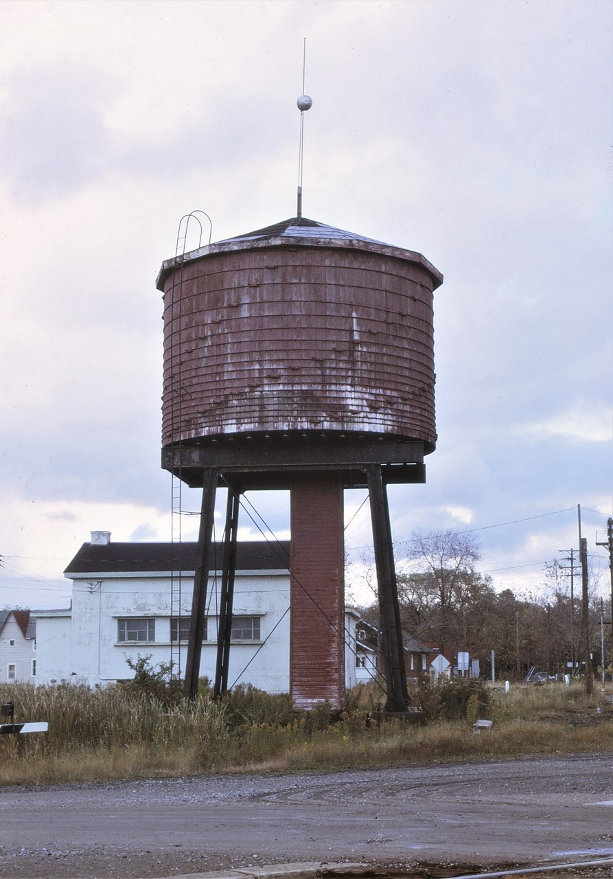 Railpictures.ca - First954 Photo: CN’s old wooden and leaky water tank ...
