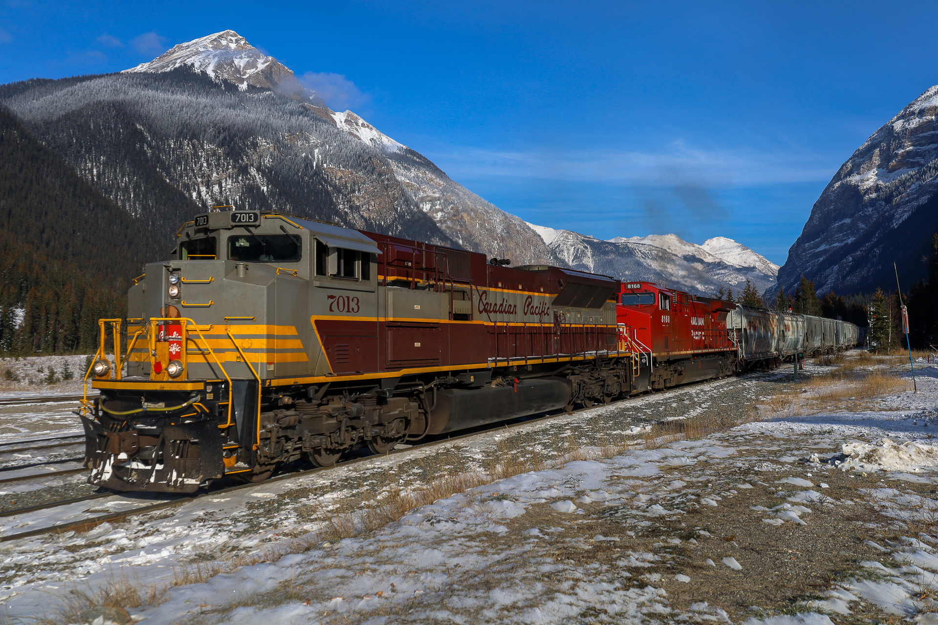 Railpictures.ca - Rob Eull Photo: CP 7013 guides train 301 into ...