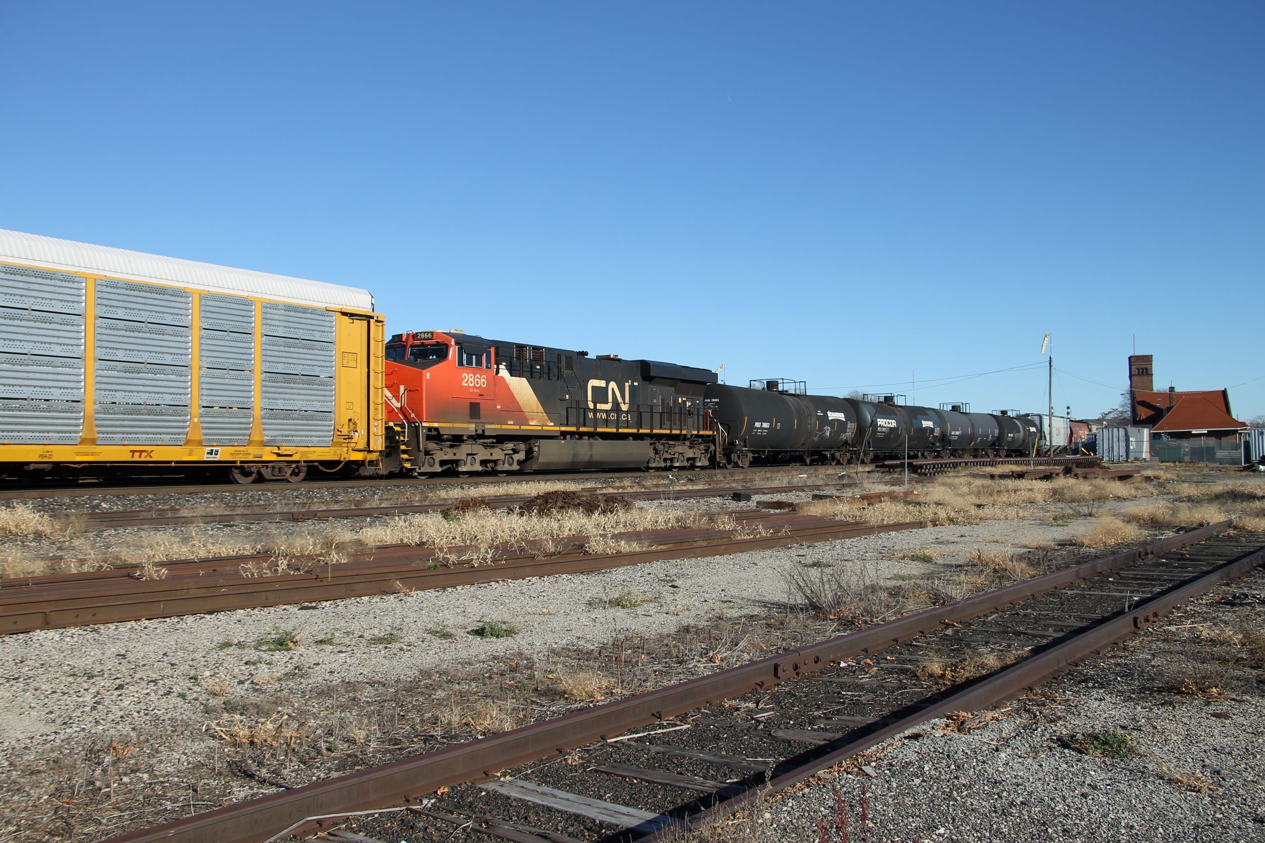 Railpictures.ca - Terry O'Shell Photo: CN 2866 has mid-train duties as ...