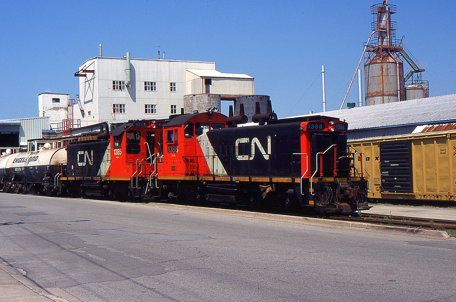 Railpictures.ca - Dean Brown Photo: CN 549 switched the old Galer Paper ...