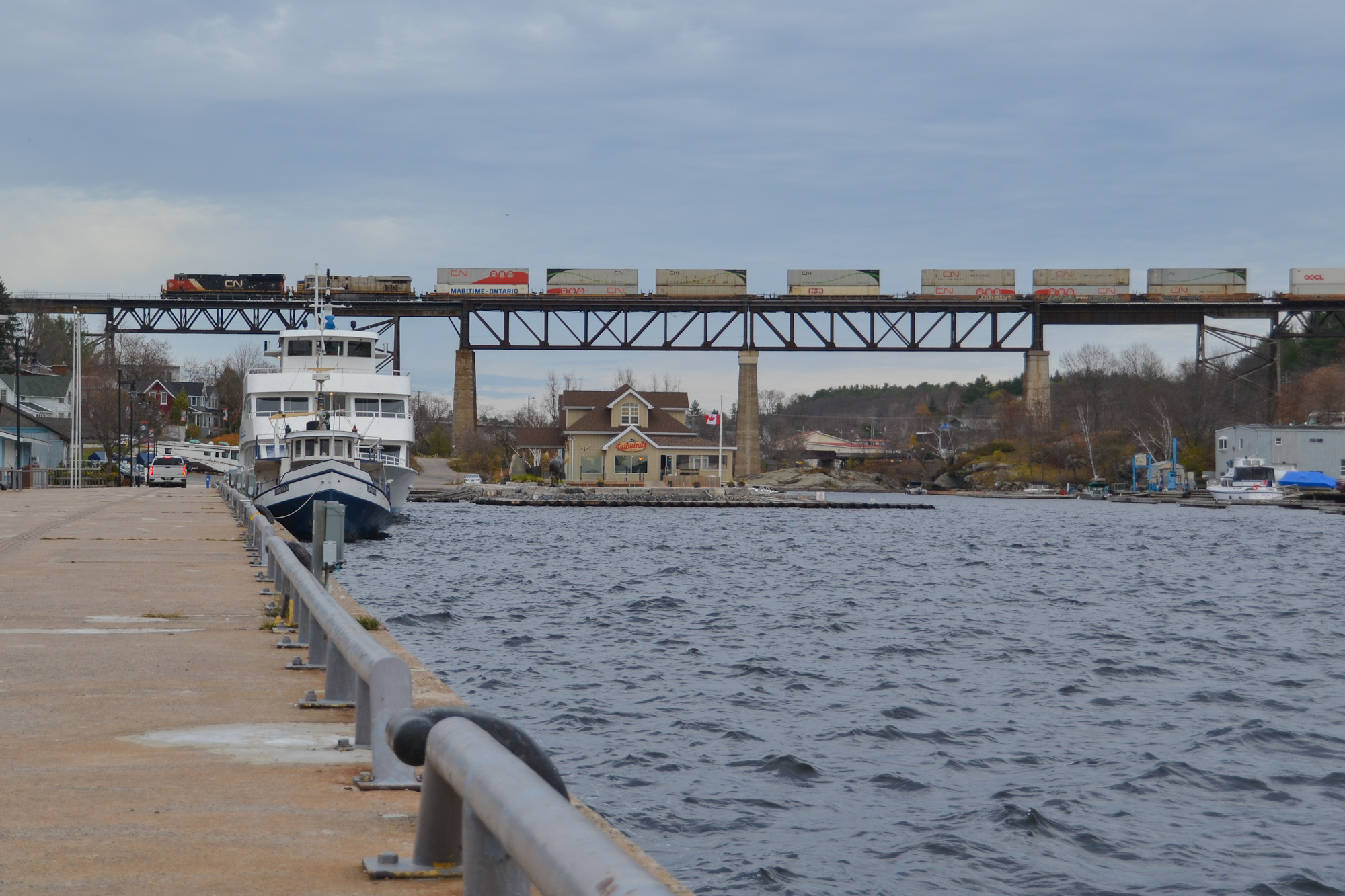 Railpictures.ca - Owen Watson Photo: CN Q109 flies over the town of ...