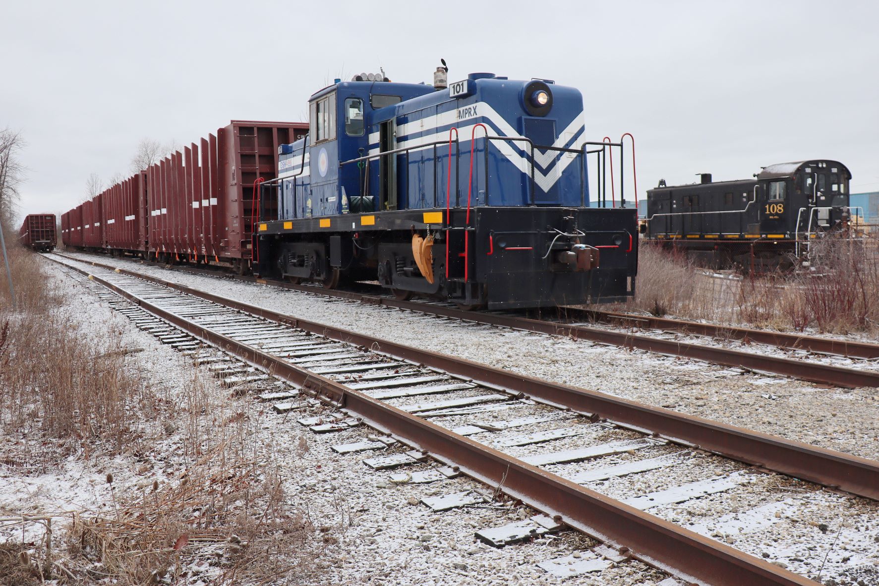 Railpictures.ca - Glenn Cherry Photo: Here, the crew of OSH Rail ...