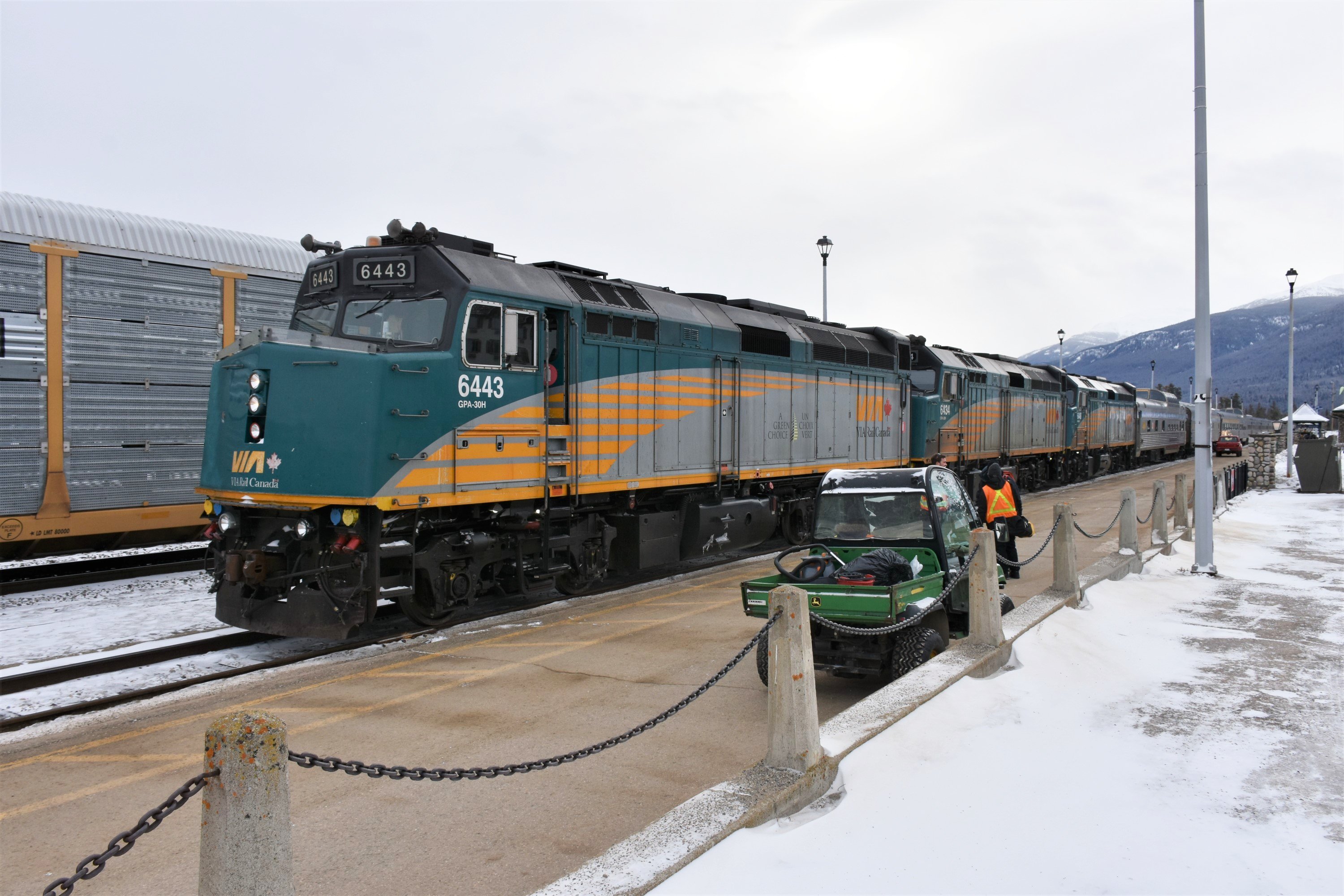 Railpictures.ca - Paul O'Shell Photo: VIA 002 The Canadian has arrived ...