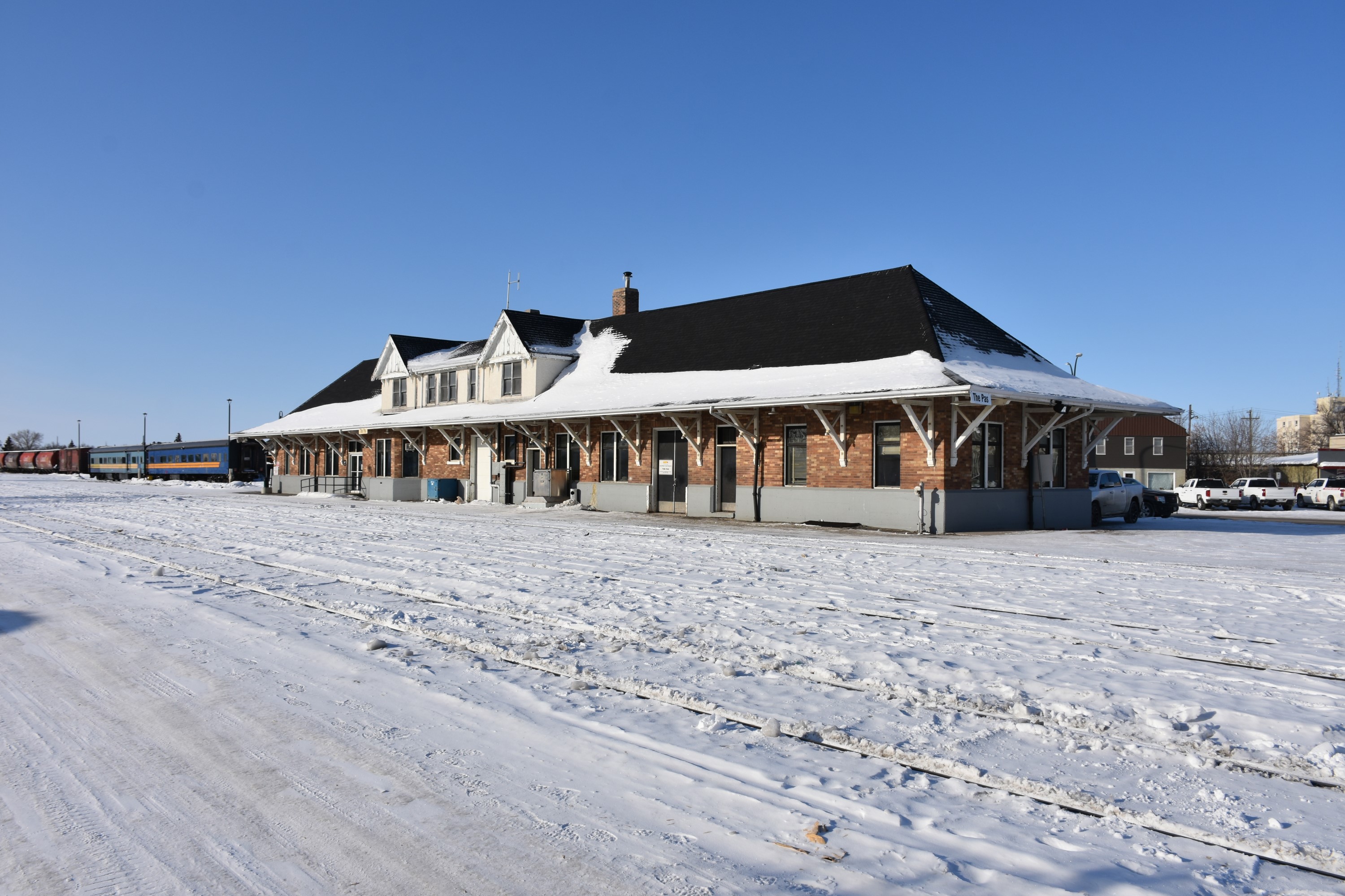 Railpictures.ca - Paul O'Shell Photo: VIA 691′s train is to the left of ...