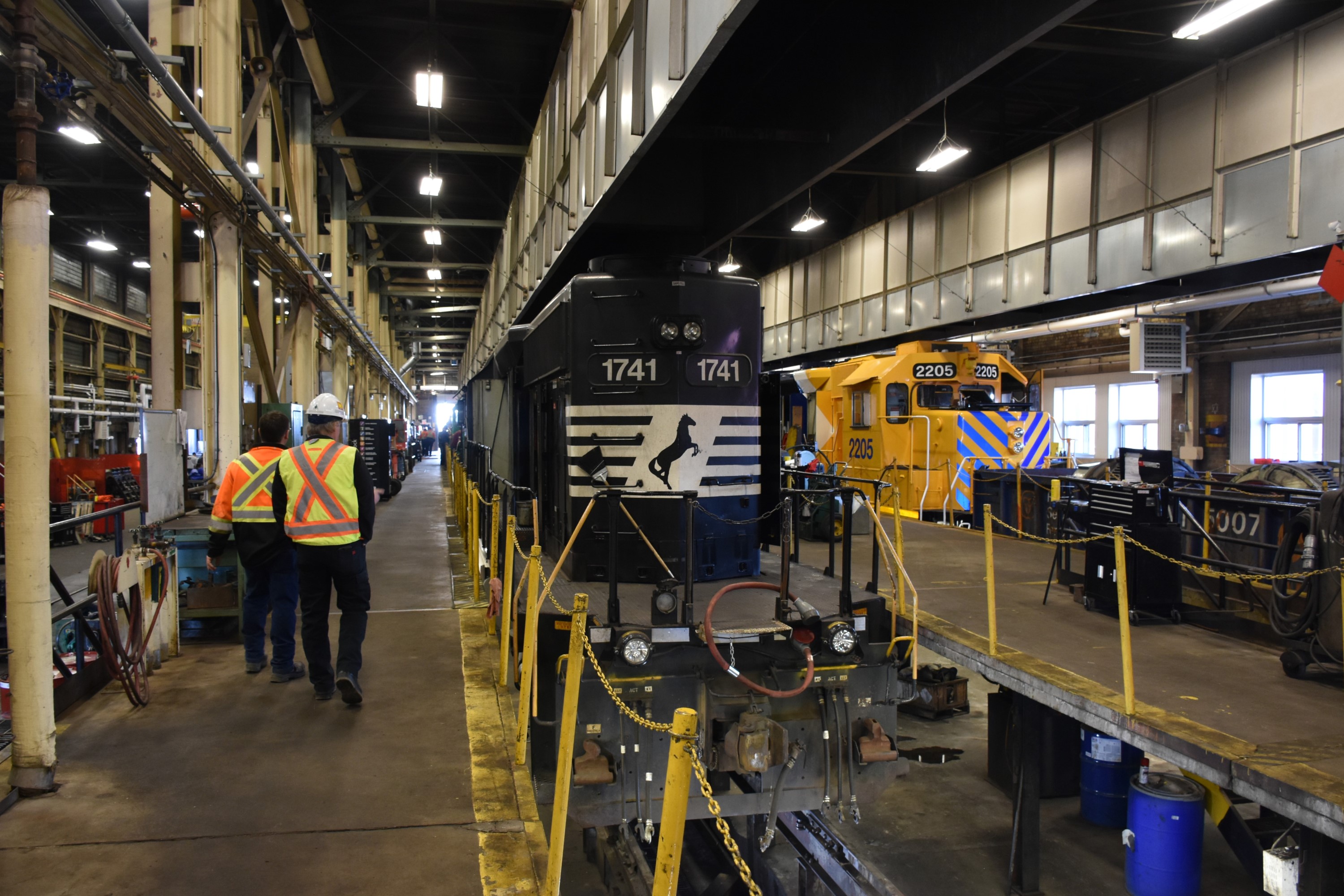 Railpictures.ca - Paul O'Shell Photo: ONT 1741 & ONT 2205 occupy some ...