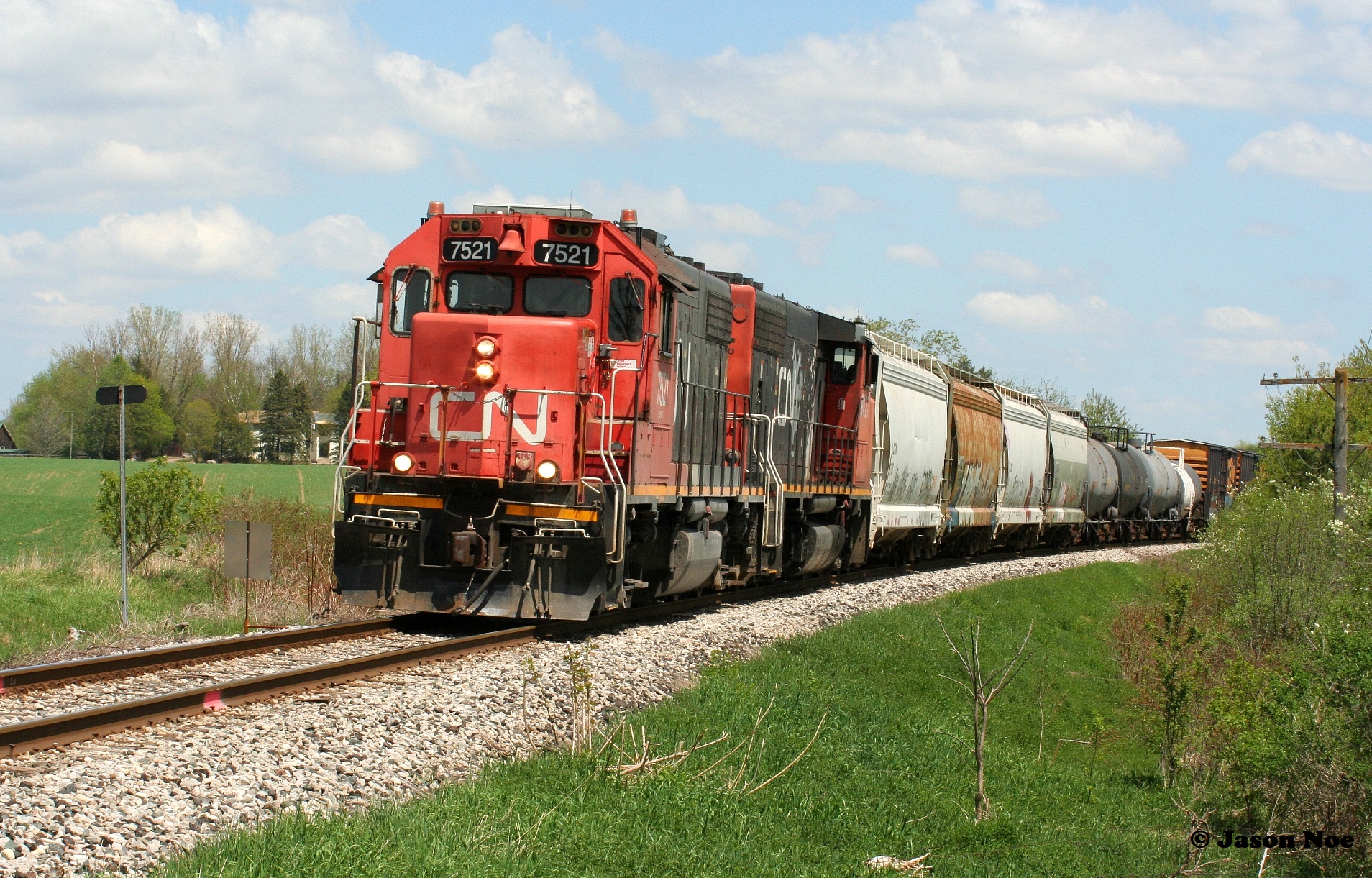 Railpictures.ca - Jason Noe Photo: CN L568 with 7521 and 9427 sound ...