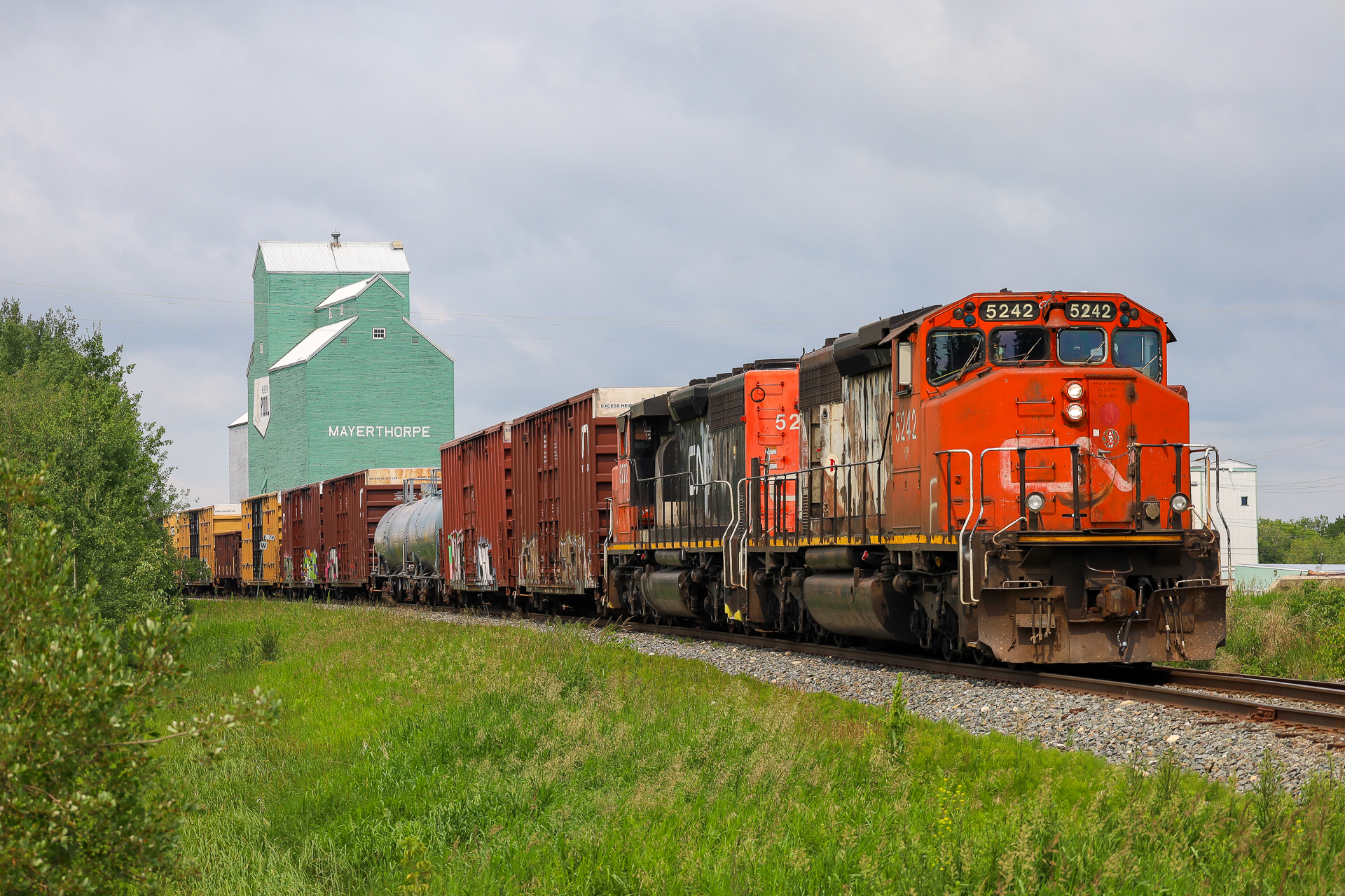Railpictures.ca - Rob Eull Photo: CN 5242 and CN 5272 guide L 51651 03 ...