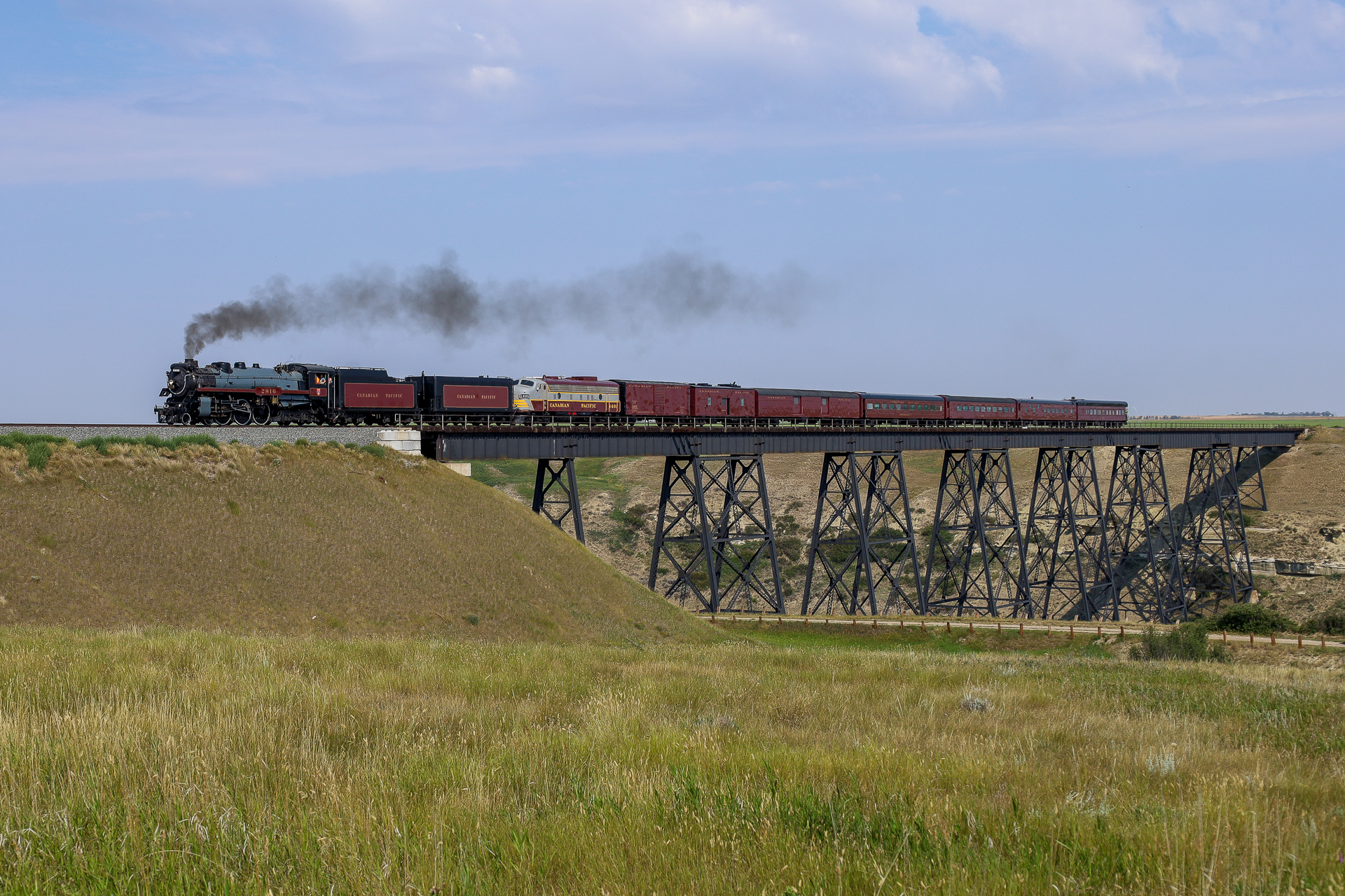 Railpictures.ca - Rob Eull Photo: The Empress is back! CP 2816 makes a ...