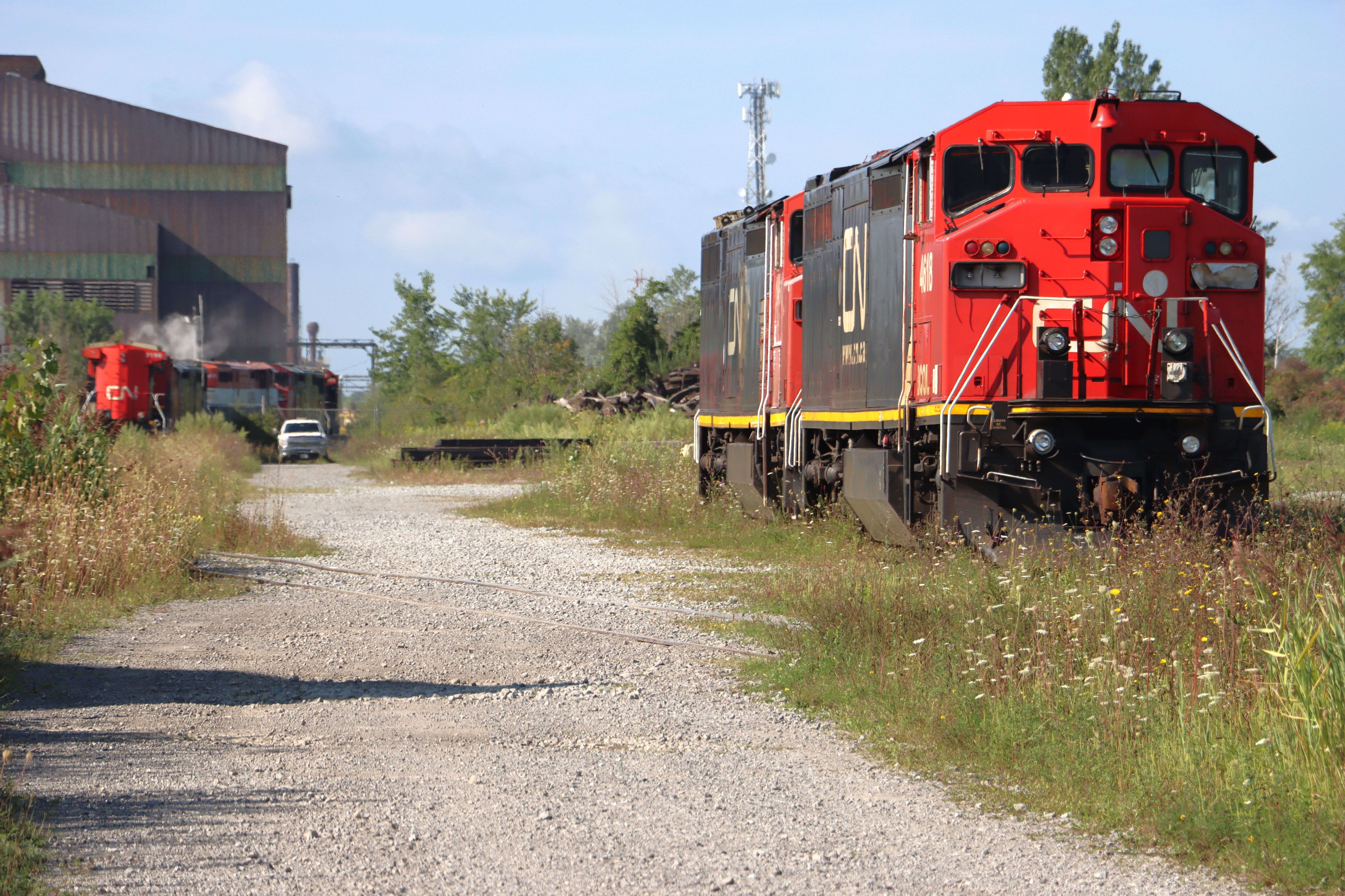 Railpictures.ca - Terry O'Shell Photo: BCOL 4618 and CN 2450 are the ...