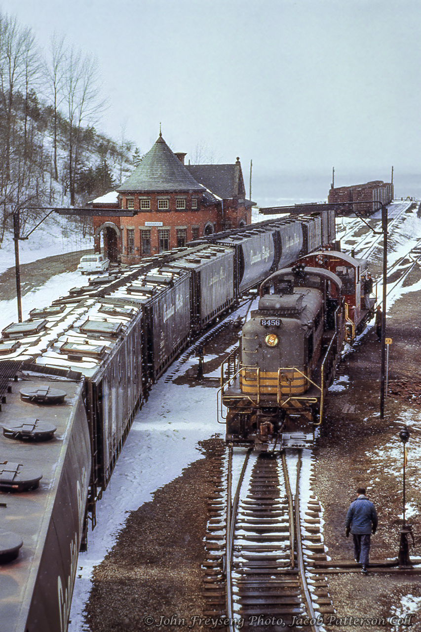 Railpictures.ca - John Freyseng Photo: A late winter snow gingerly ...