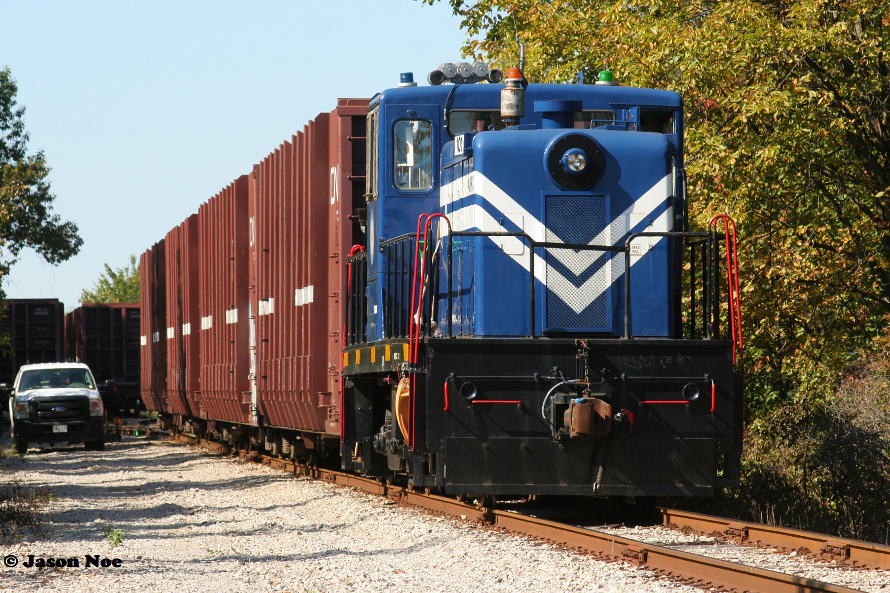 Railpictures.ca - Jason Noe Photo: On a gorgeous autumn afternoon, MPRX ...