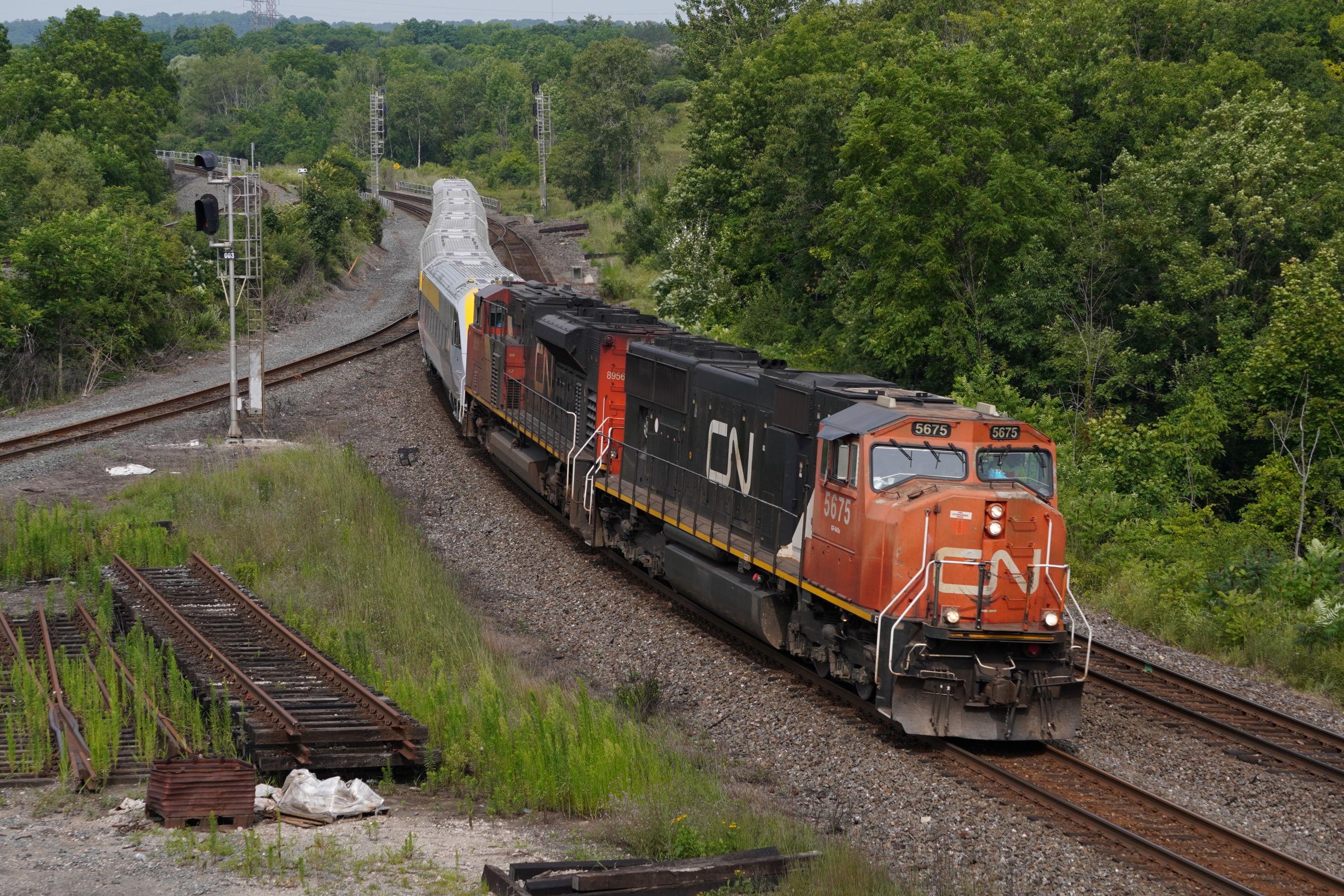 Railpictures.ca - Jeremy Cordovado Photo: Double header CN 5675 & CN ...