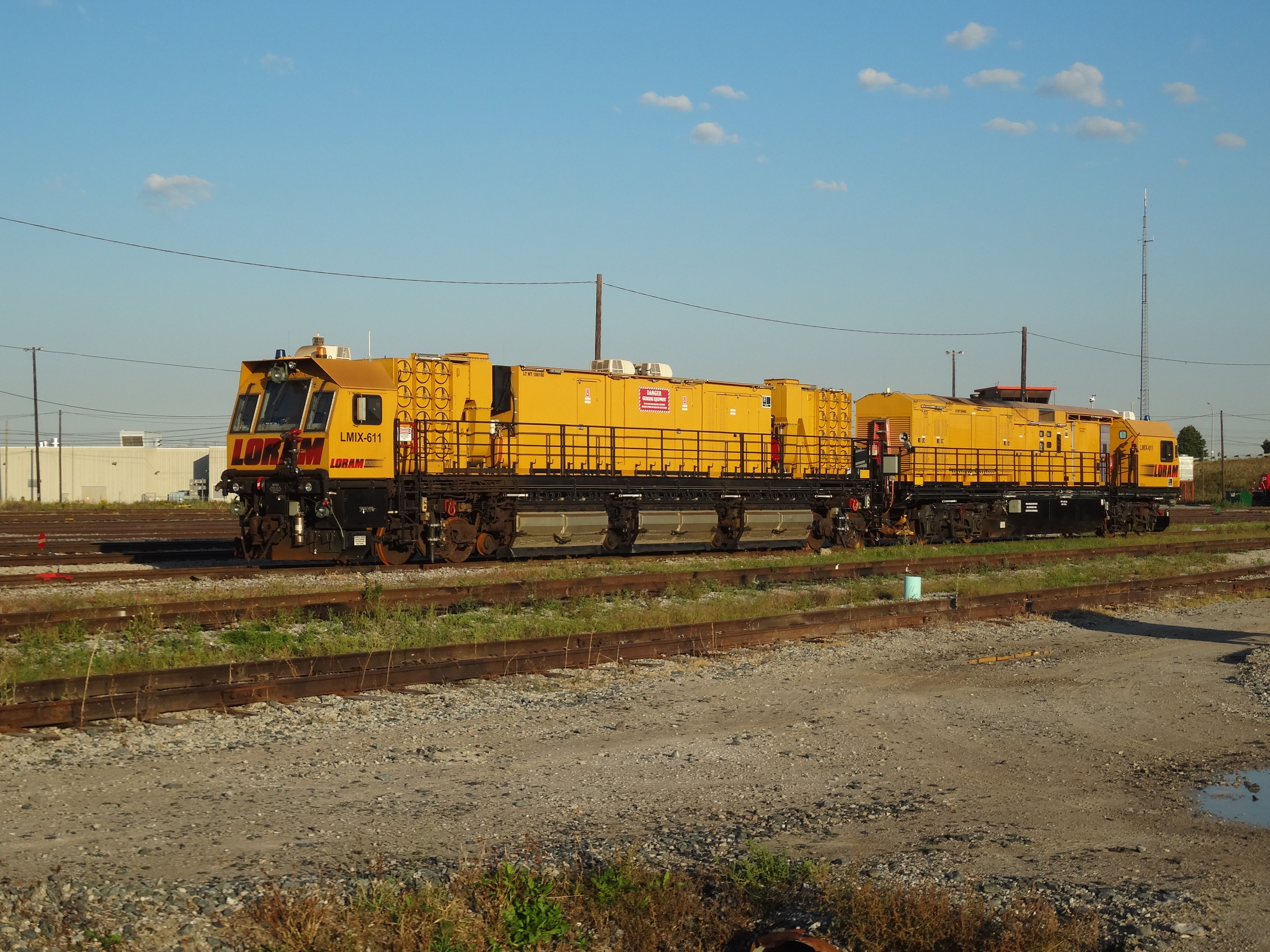 Railpictures.ca - Paul O'Shell Photo: LMIX 611 Loram 2-unit rail ...