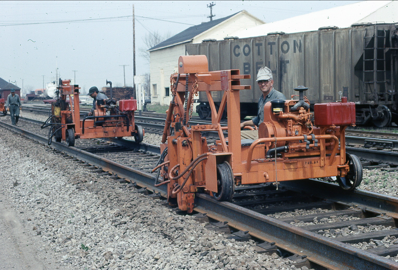 Railpictures.ca - Peter Lokun Photo: Here is the continuous welded rail ...