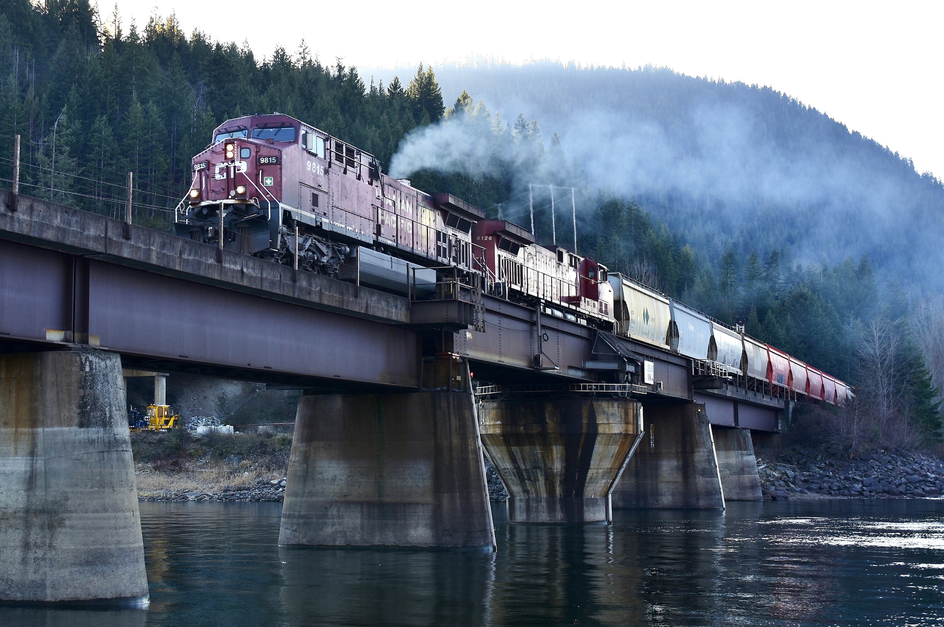 Railpictures.ca - Richard Hart Photo: After waiting for a westbound ...