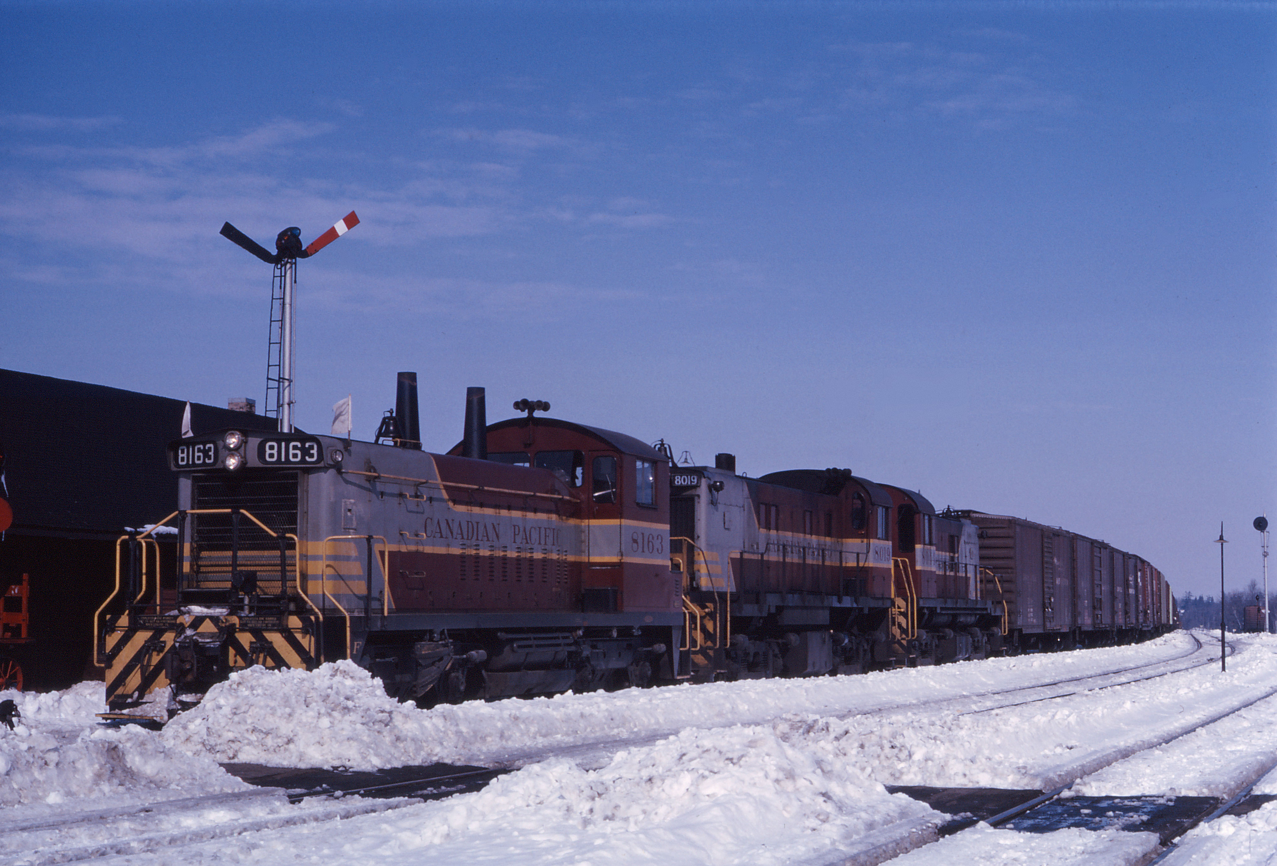 Railpictures.ca - Doug Page Photo: Three “branch line units” (8163 ...