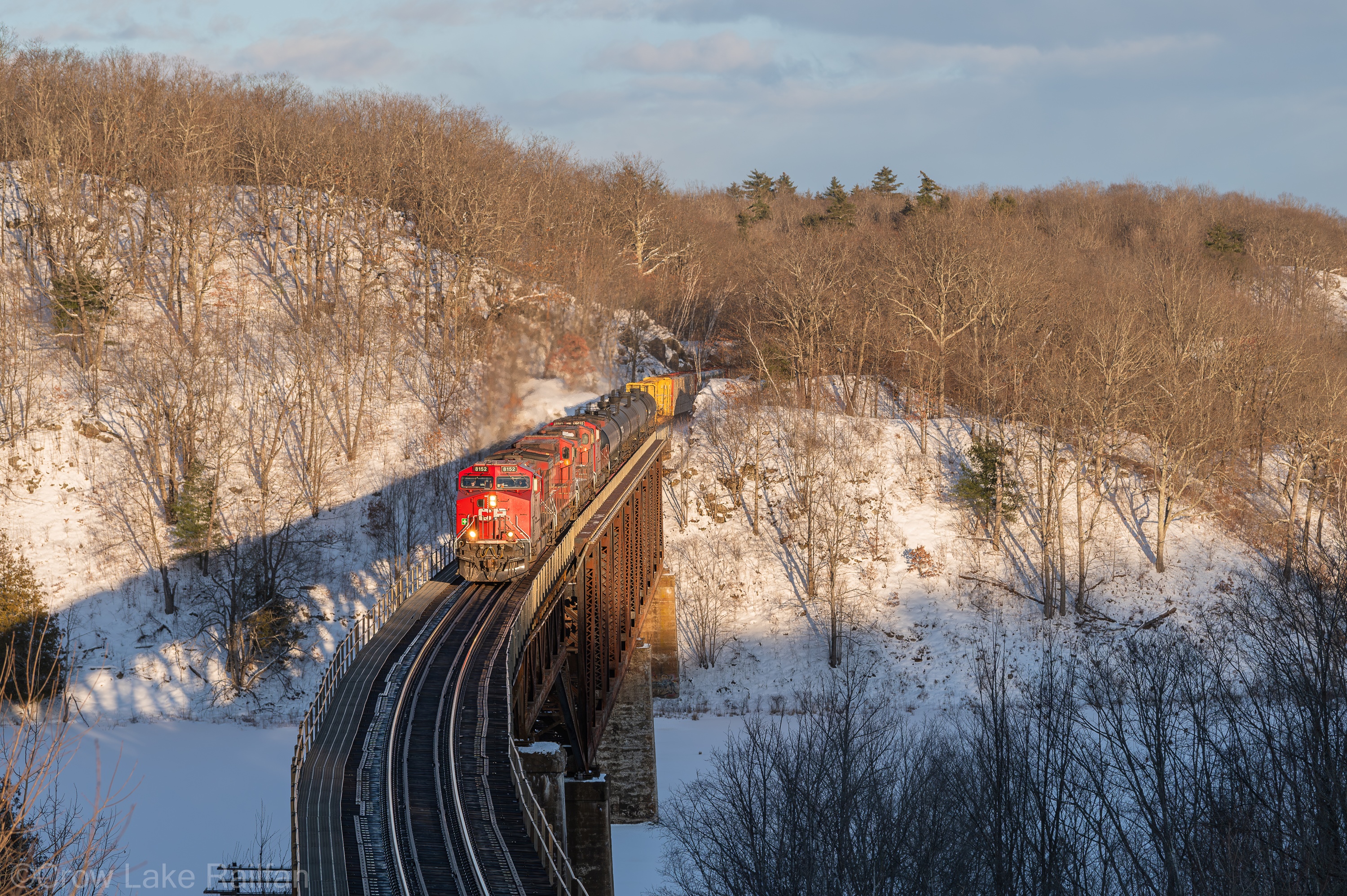 Railpictures.ca - William Rolston Photo: The shadows were growing ...