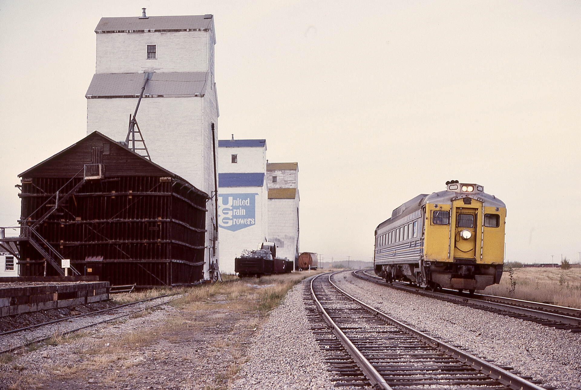 Railpictures.ca - Ken Perry Photo: On its southward journey from South ...
