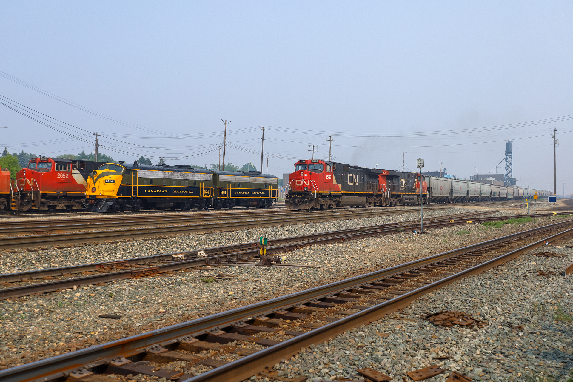 Railpictures.ca - Rob Eull Photo: Built about 40 years apart, top of ...