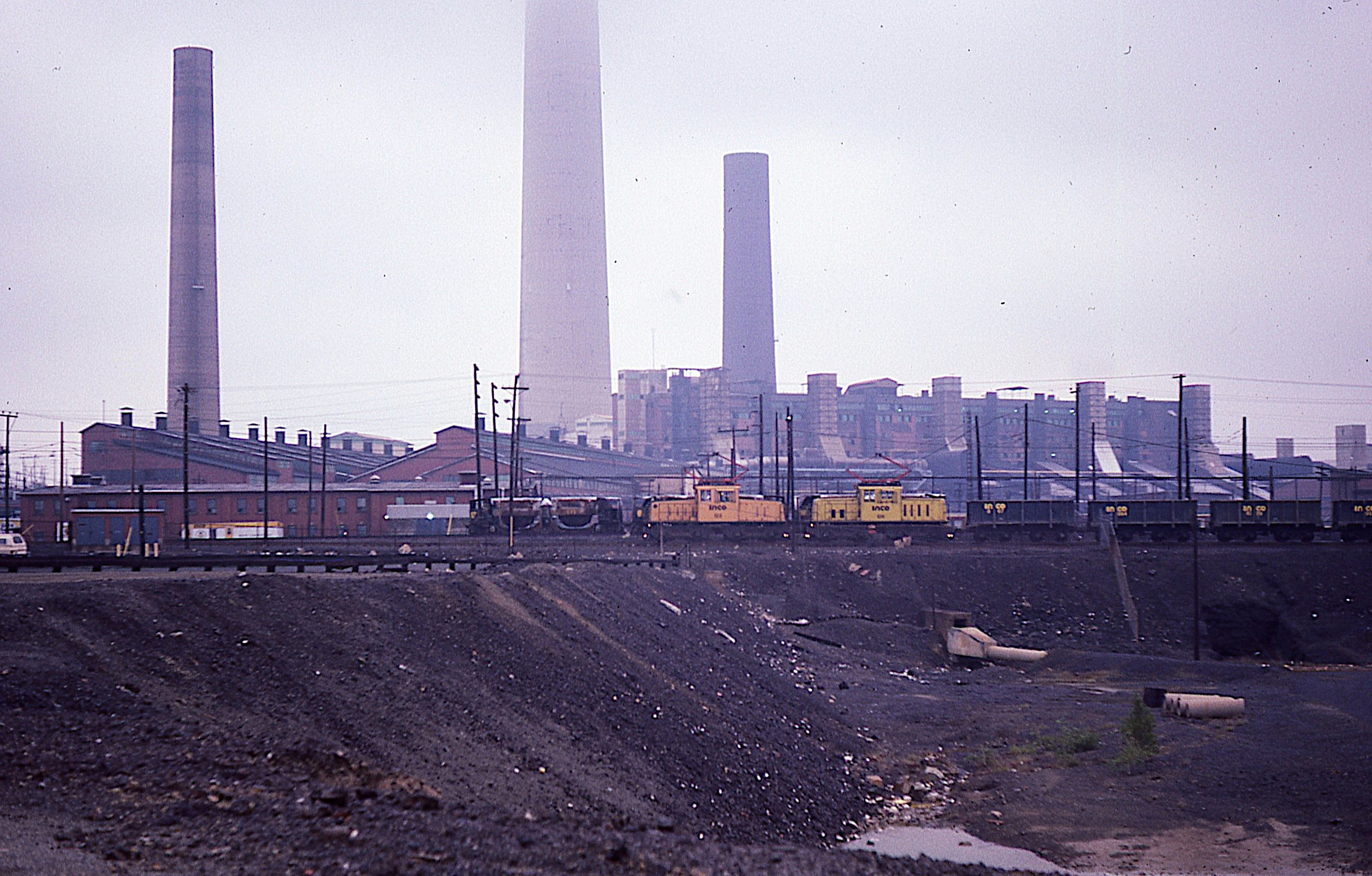 Railpictures.ca - A.W.Mooney Photo: The grounds look definitely worse ...