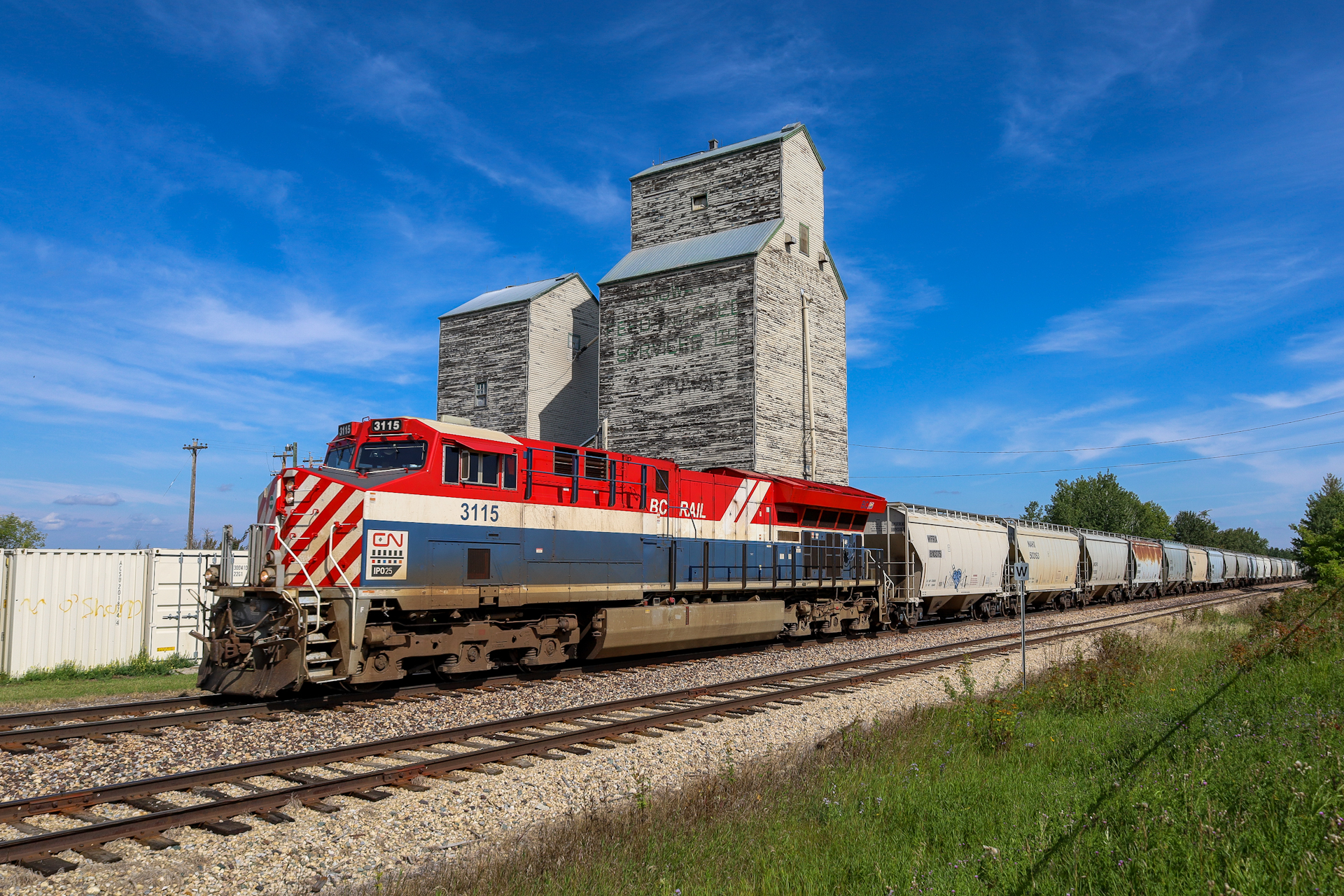 Railpictures.ca - Rob Eull Photo: The BC Rail Heritage Unit cruises ...
