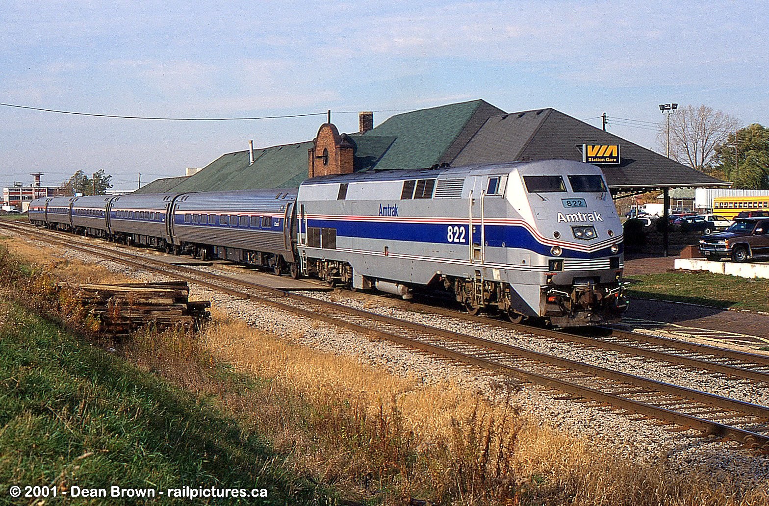 Railpictures.ca - Dean Brown Photo: VIA 97 with AMTK P40 822 replaces ...