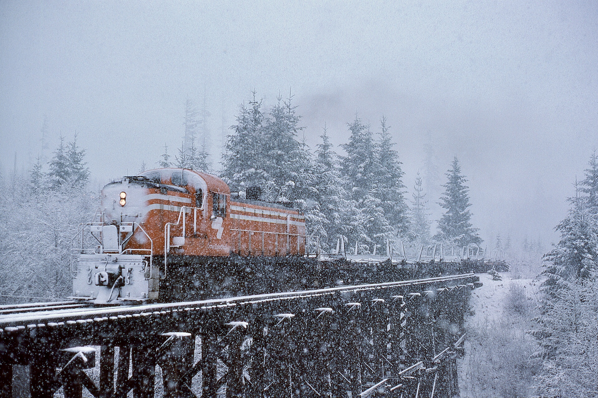 Railpictures.ca - Ken Perry Photo: Westward from Ladysmith, Crown ...