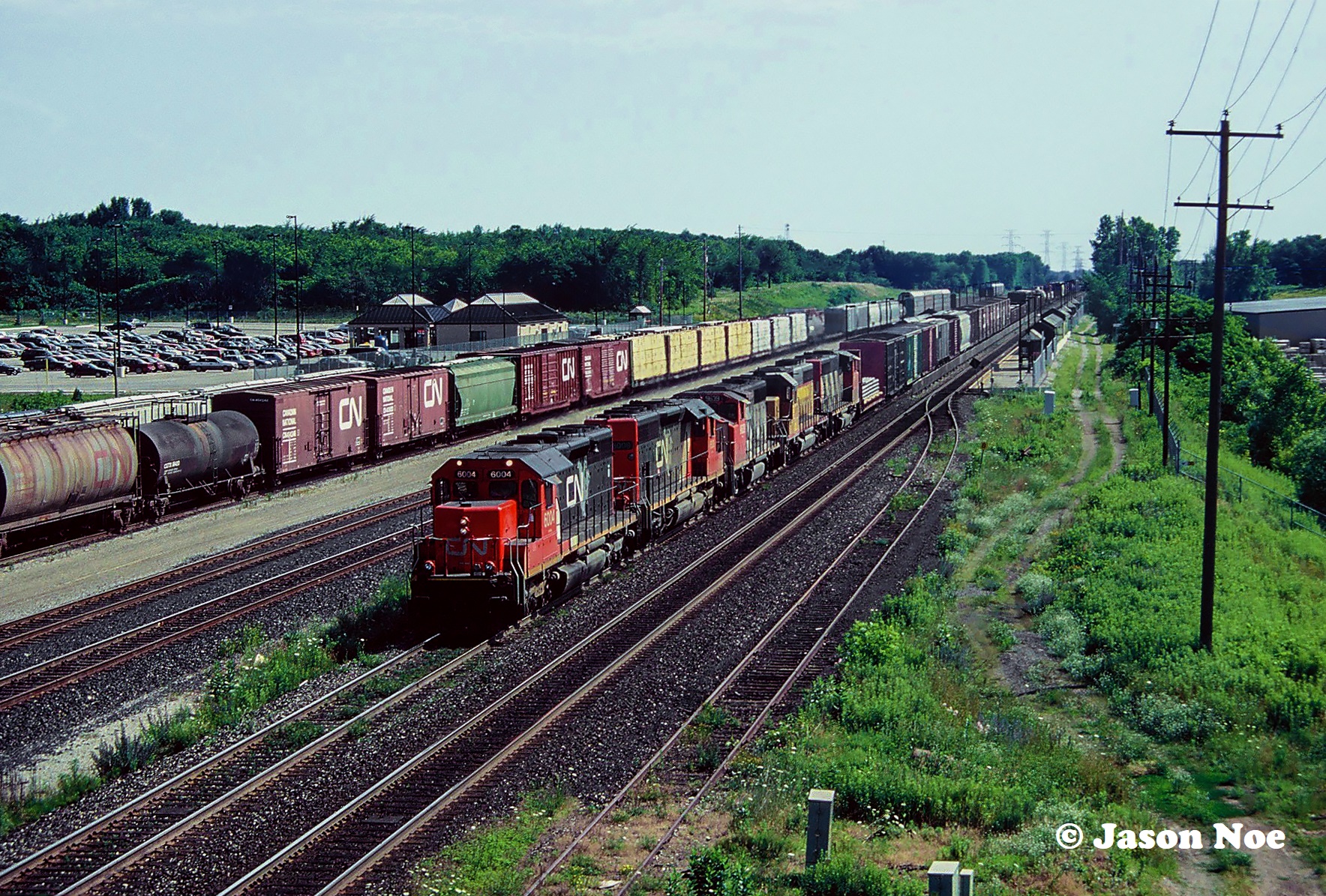 Railpictures.ca - Jason Noe Photo: With its class lights on, CN SD40u ...