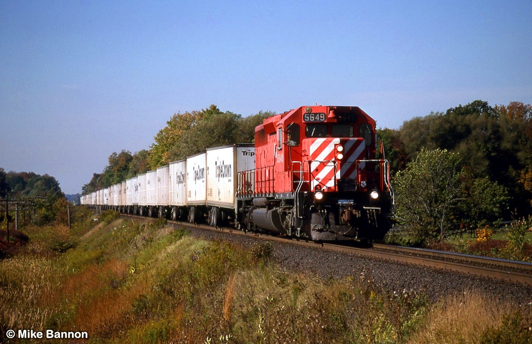 Railpictures.ca - Mike Bannon Photo: The long gone Roadrailer heading ...