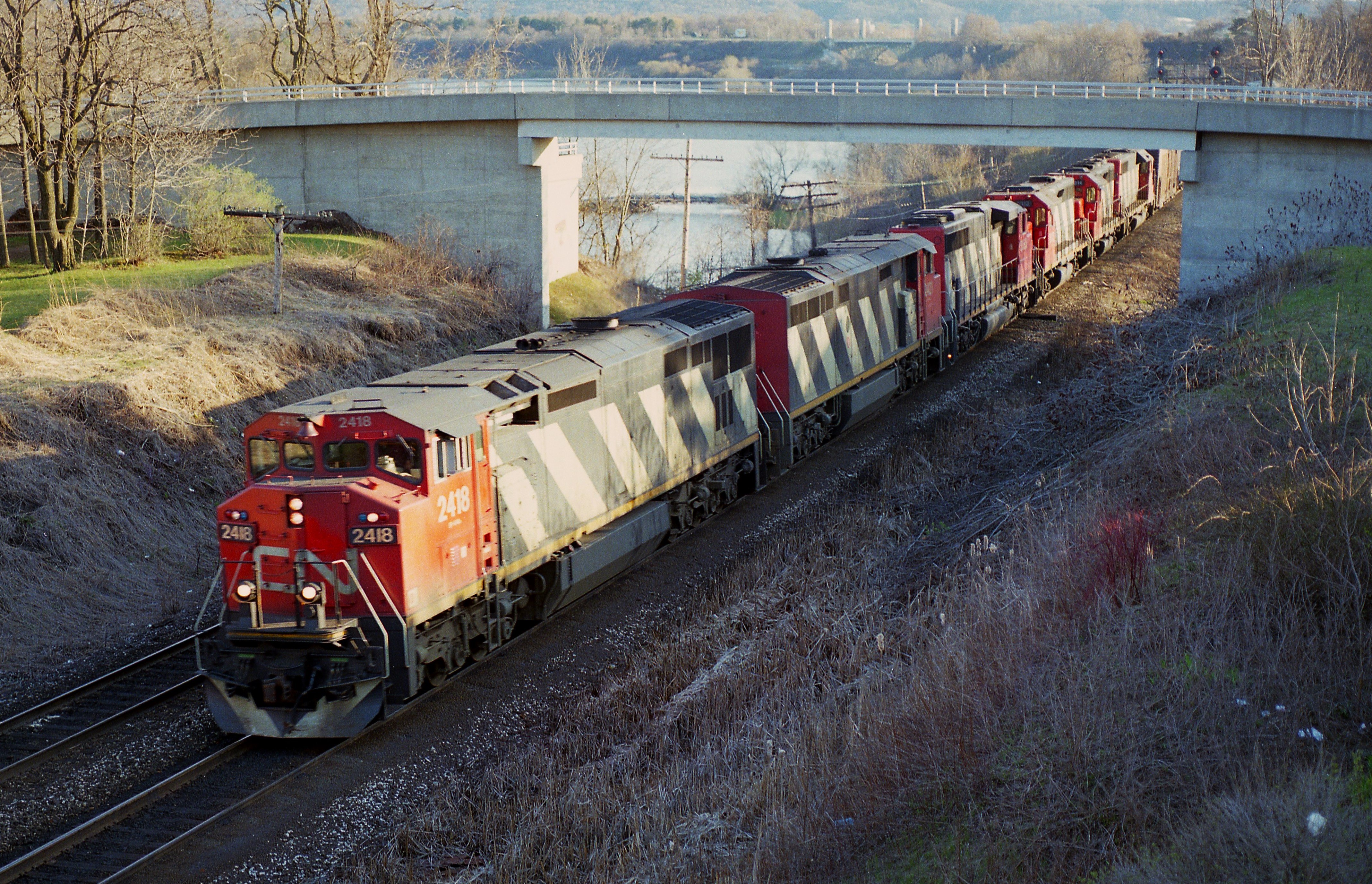 Railpictures.ca - A.W.Mooney Photo: Unfortunately almost too late in ...