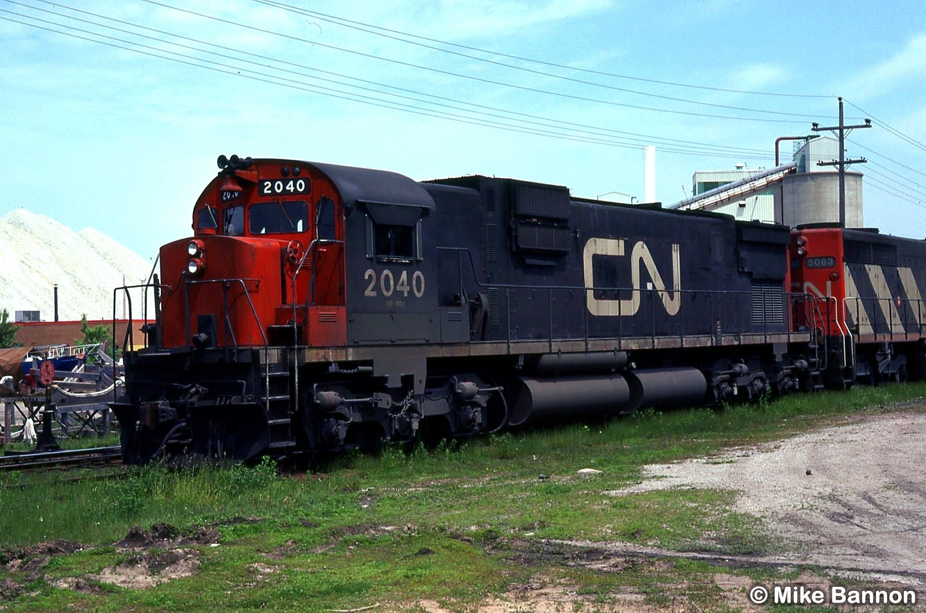 Railpictures.ca - Mike Bannon Photo: Just about any size unit would ...