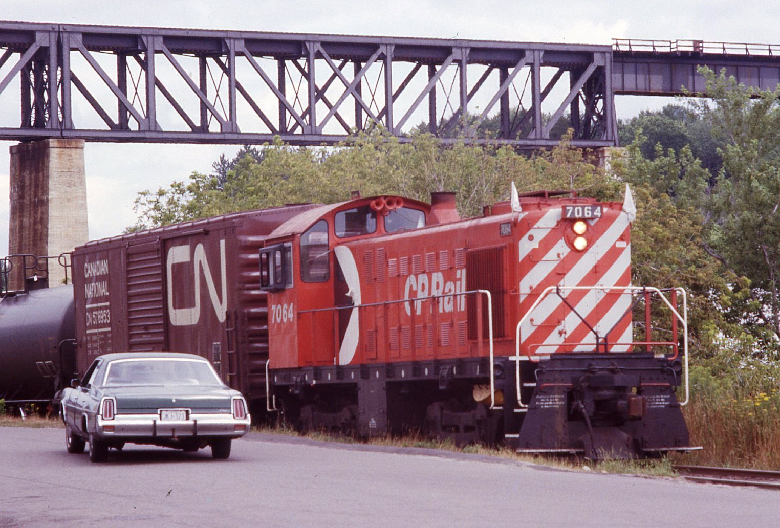 Railpictures.ca - Peter Lokun Photo: Here is a local road switcher CPR ...