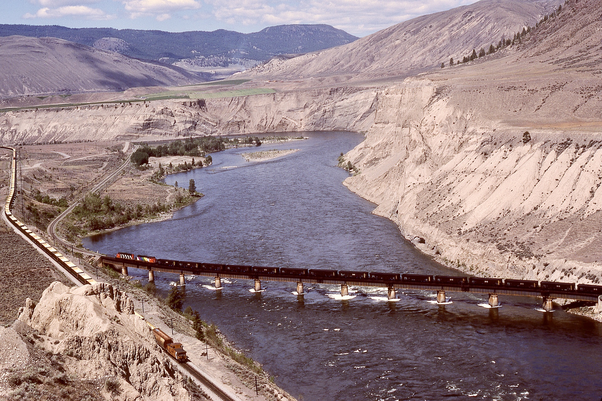 Railpictures.ca - Ken Perry Photo: While CP follows the Thompson River ...