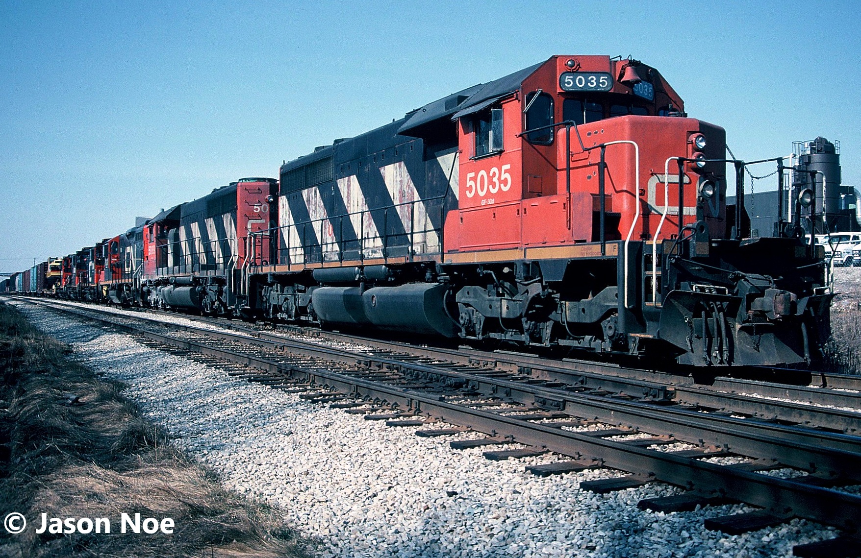Railpictures.ca - Jason Noe Photo: CN train 422 sits in the siding at ...
