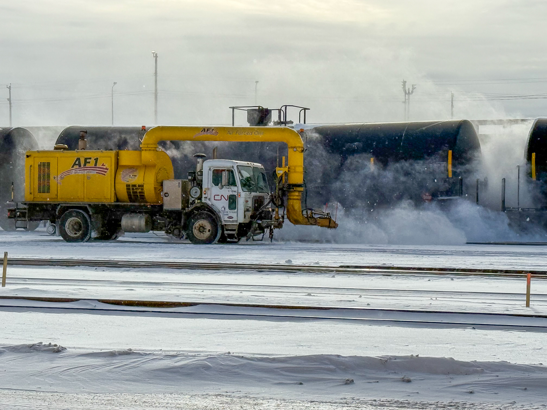 Railpictures.ca - Rob Eull Photo: Air Forced One cleans out switches in ...