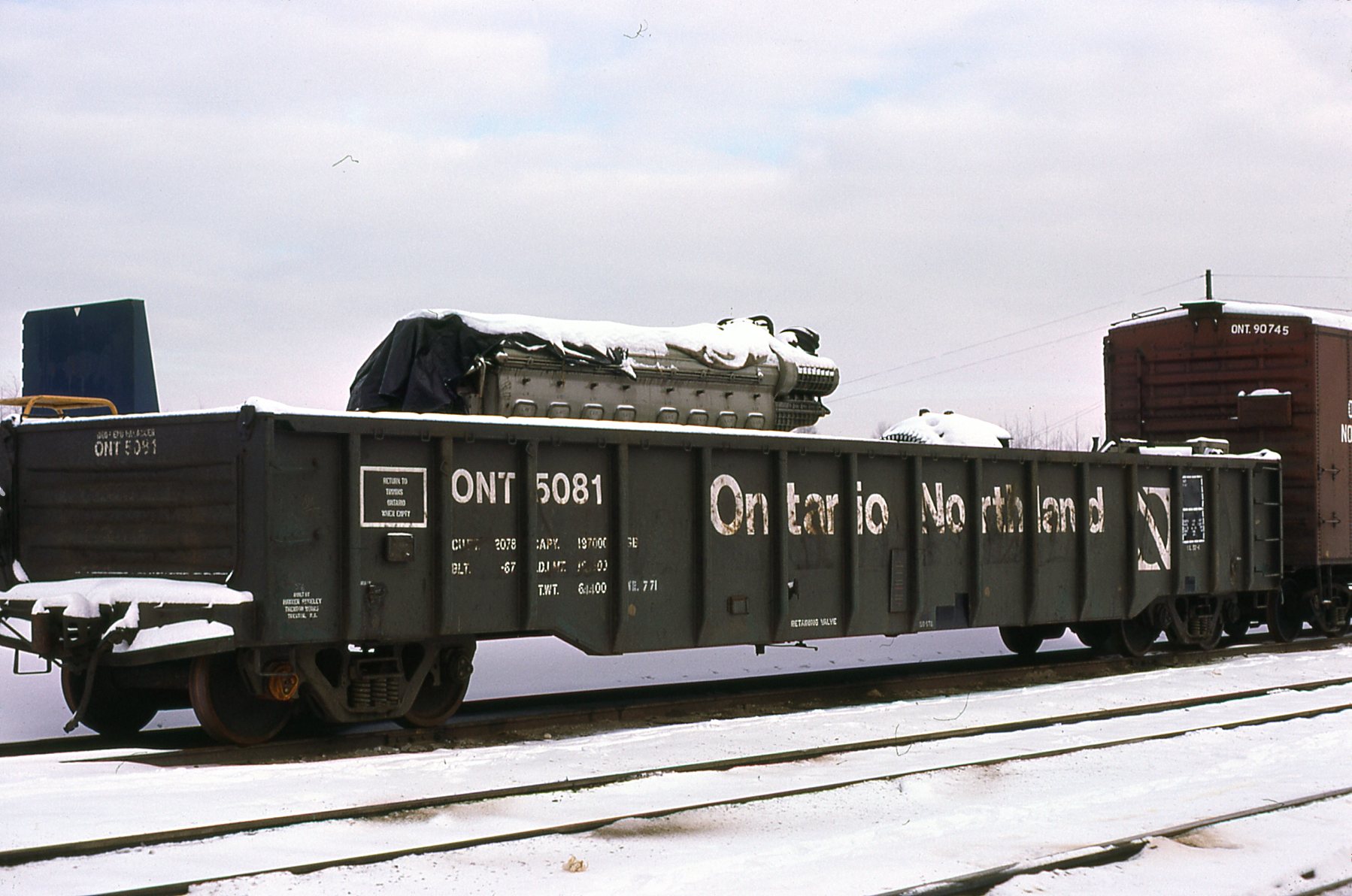 Railpictures.ca - Mike Bannon Photo: Gondola car with EMD 567C engine ...