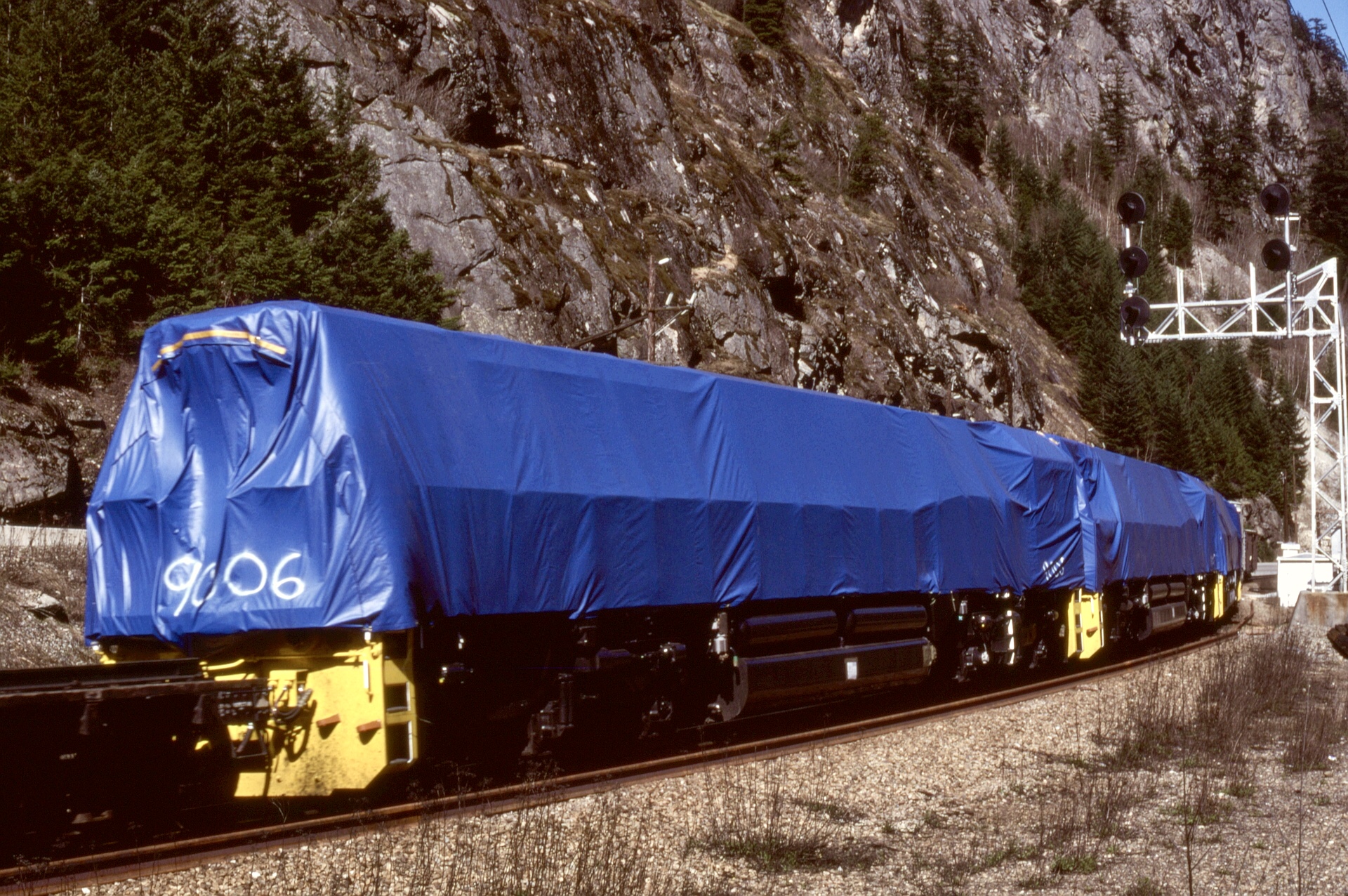 Railpictures.ca - Ken Perry Photo: An uninspiring locomotive photo if ...
