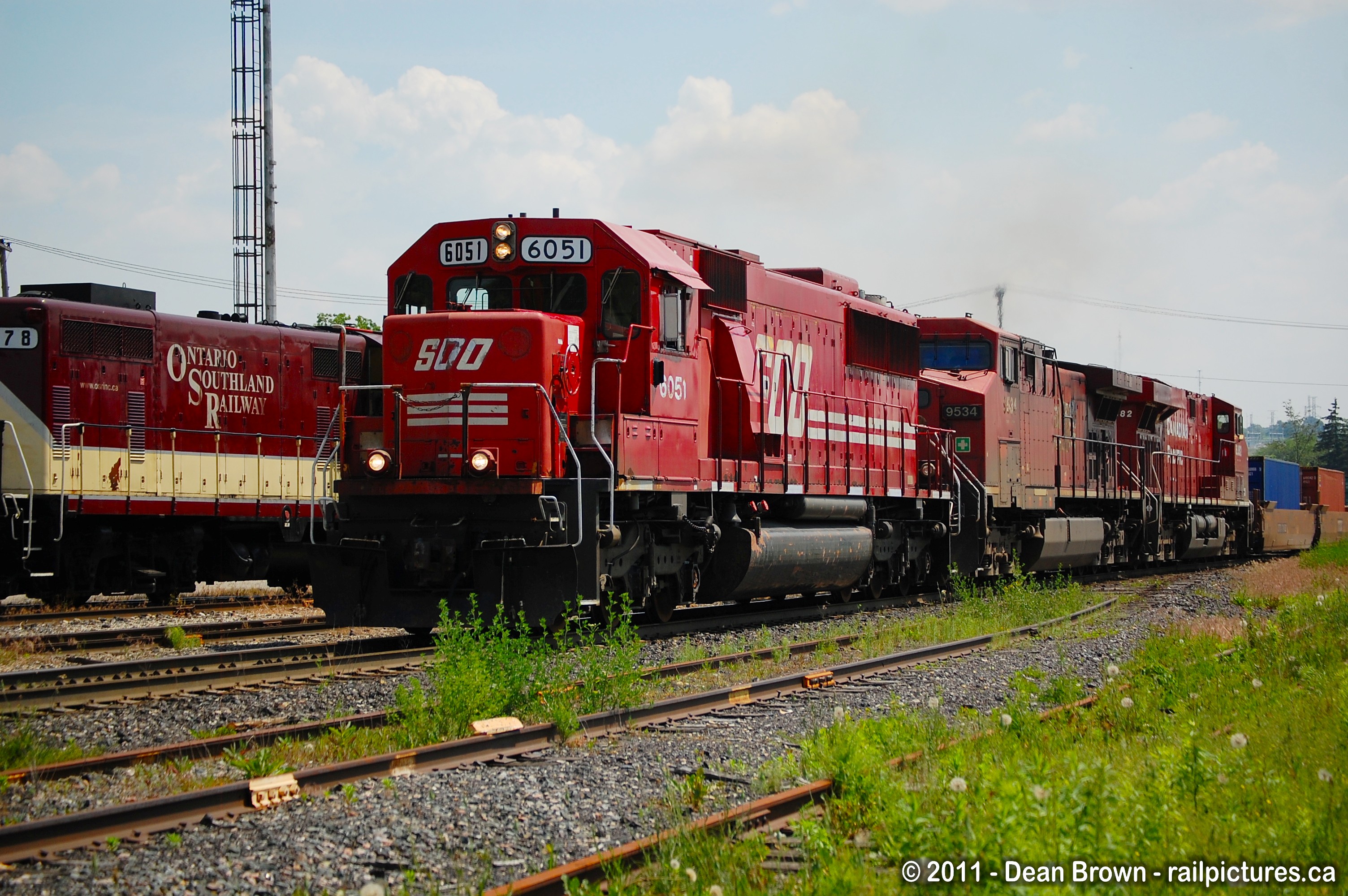 Railpictures.ca - Dean Brown Photo: SOO SD60 6051, CP AC4400CW 9534 and ...
