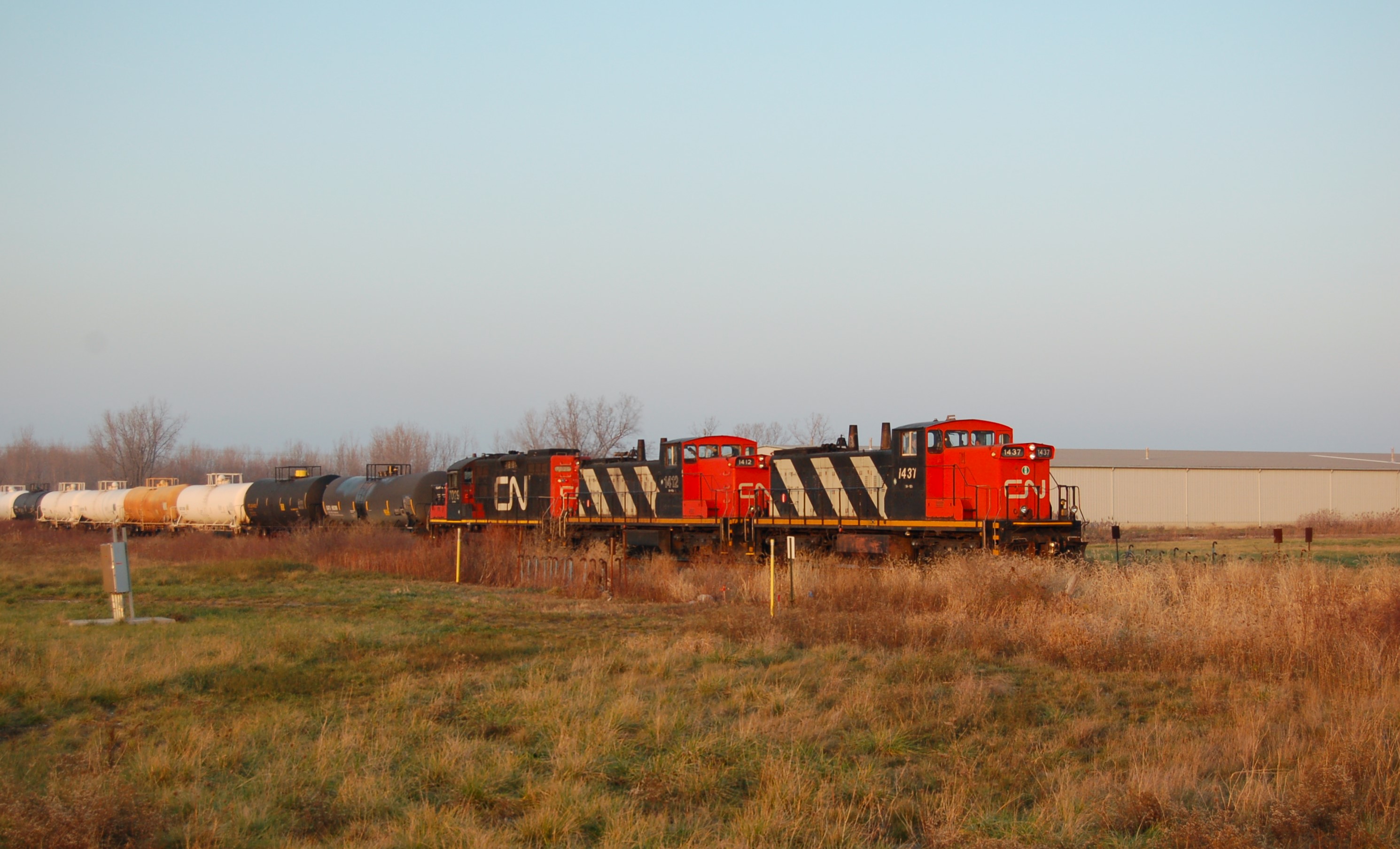 Railpictures.ca - Shaun Hinz Photo: A pair of GMD-1′s and a GP9RM (CN ...