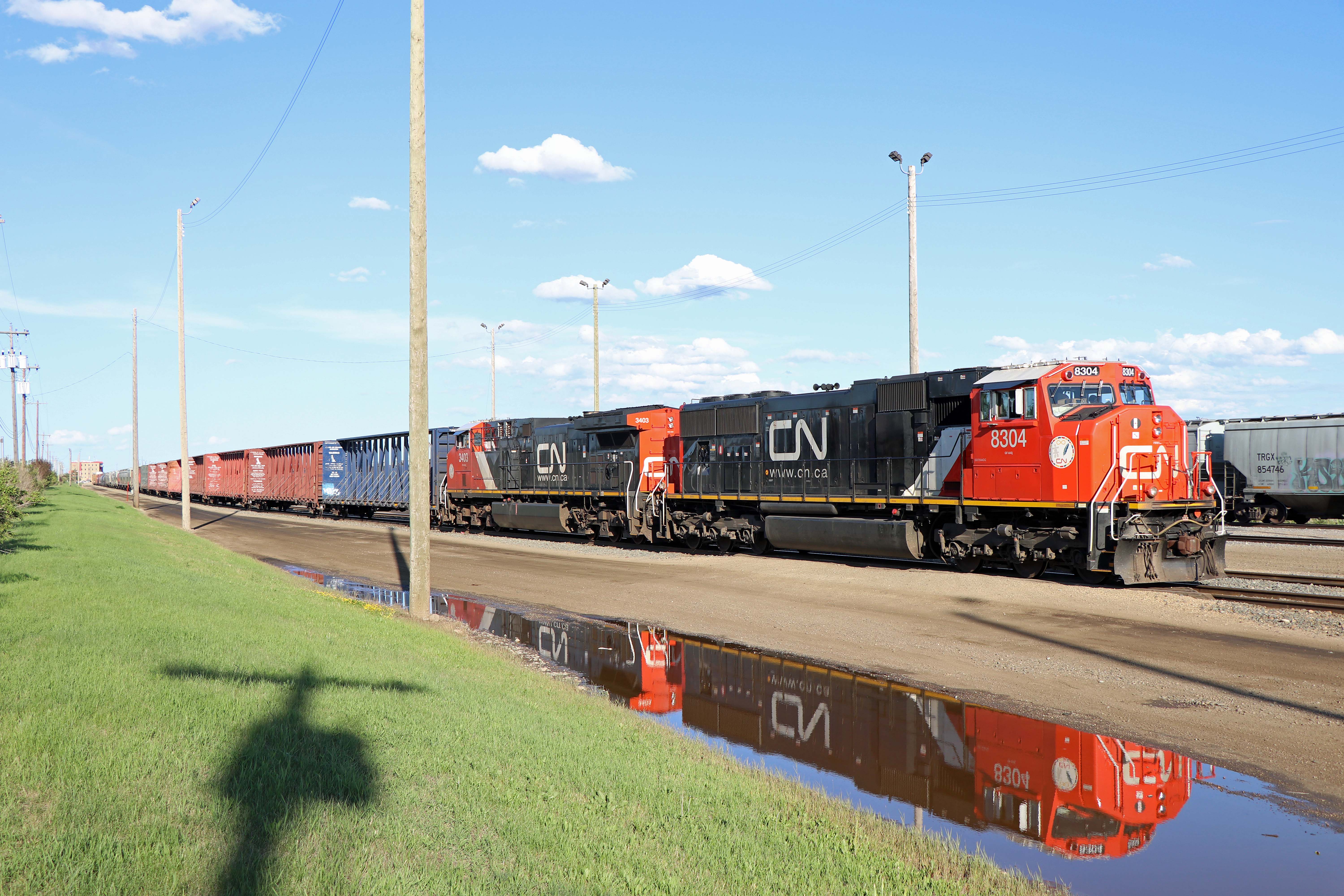 Railpictures.ca - John Eull Photo: The long days of June provide the ...