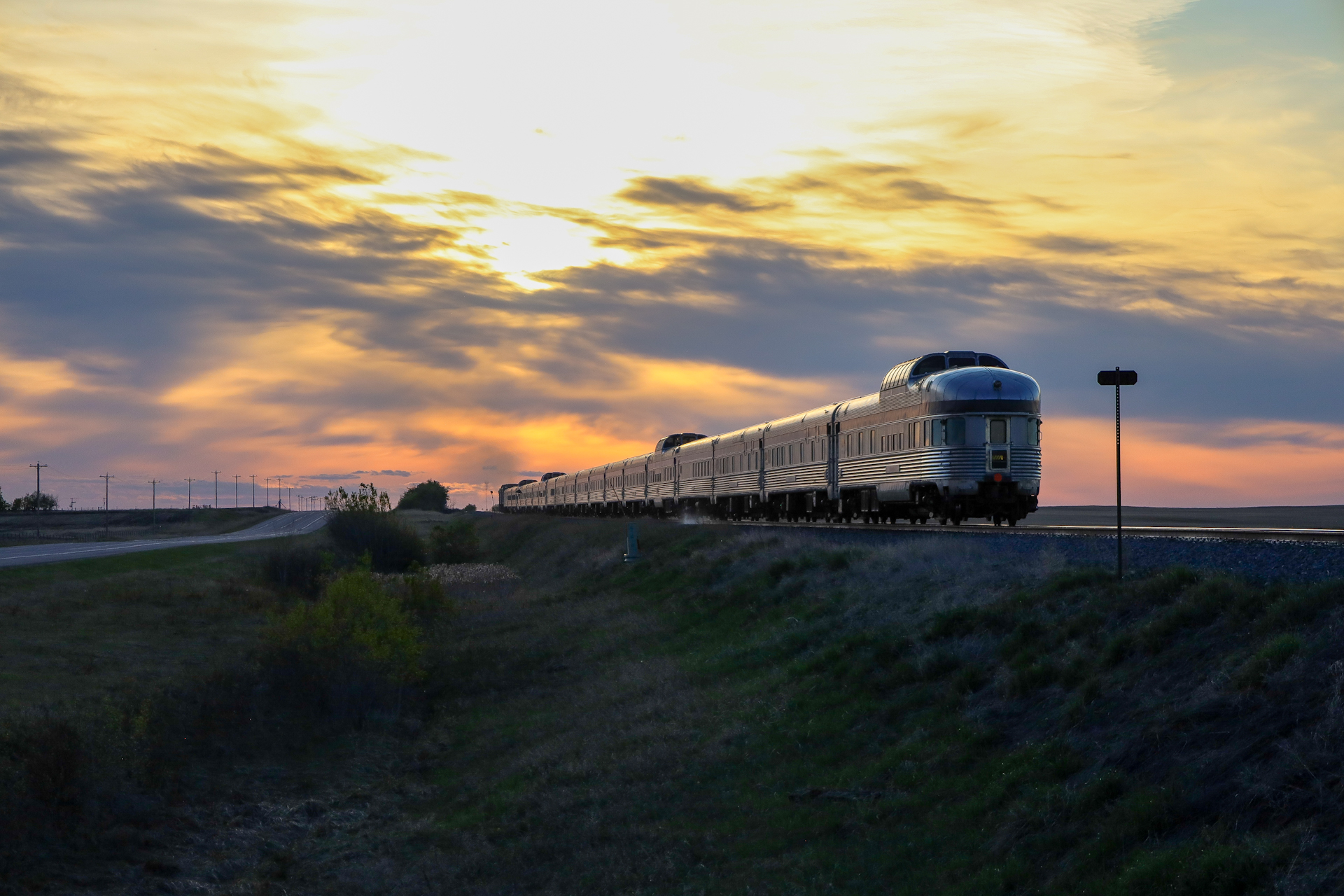 Railpictures.ca - Rob Eull Photo: Glacier Park brings up the rear of ...